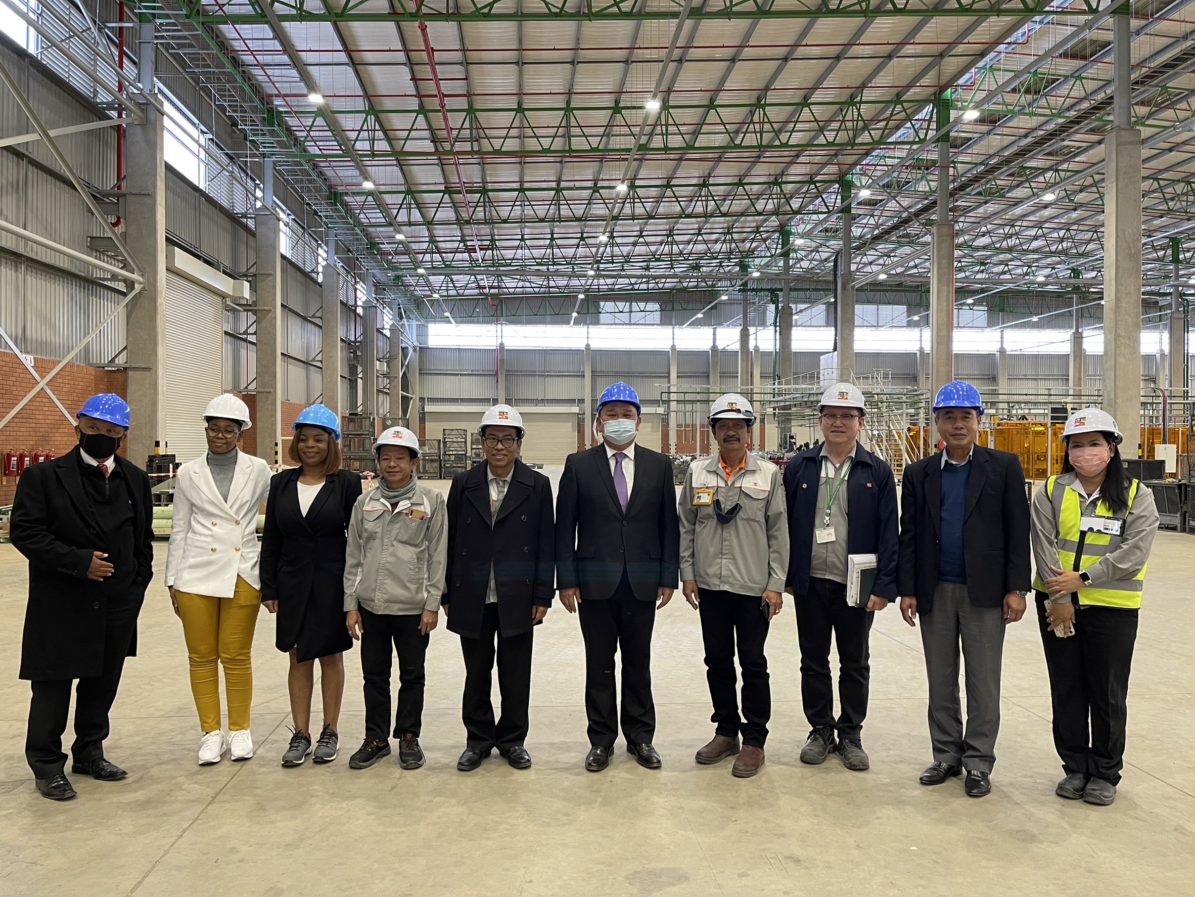 Thai Ambassador and Team Thailand visited the Thai Summit Autoparts ...