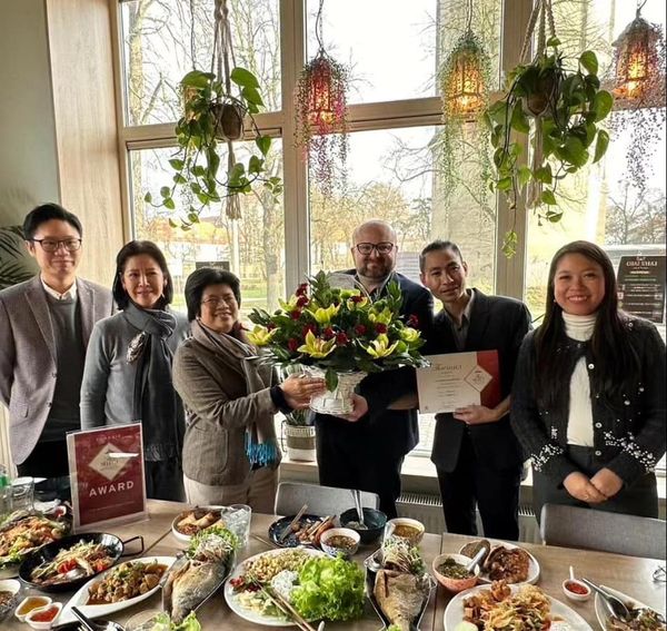 Presented the "Thai SELECT" Certificate to “Chai Thai” Thai restaurant ...