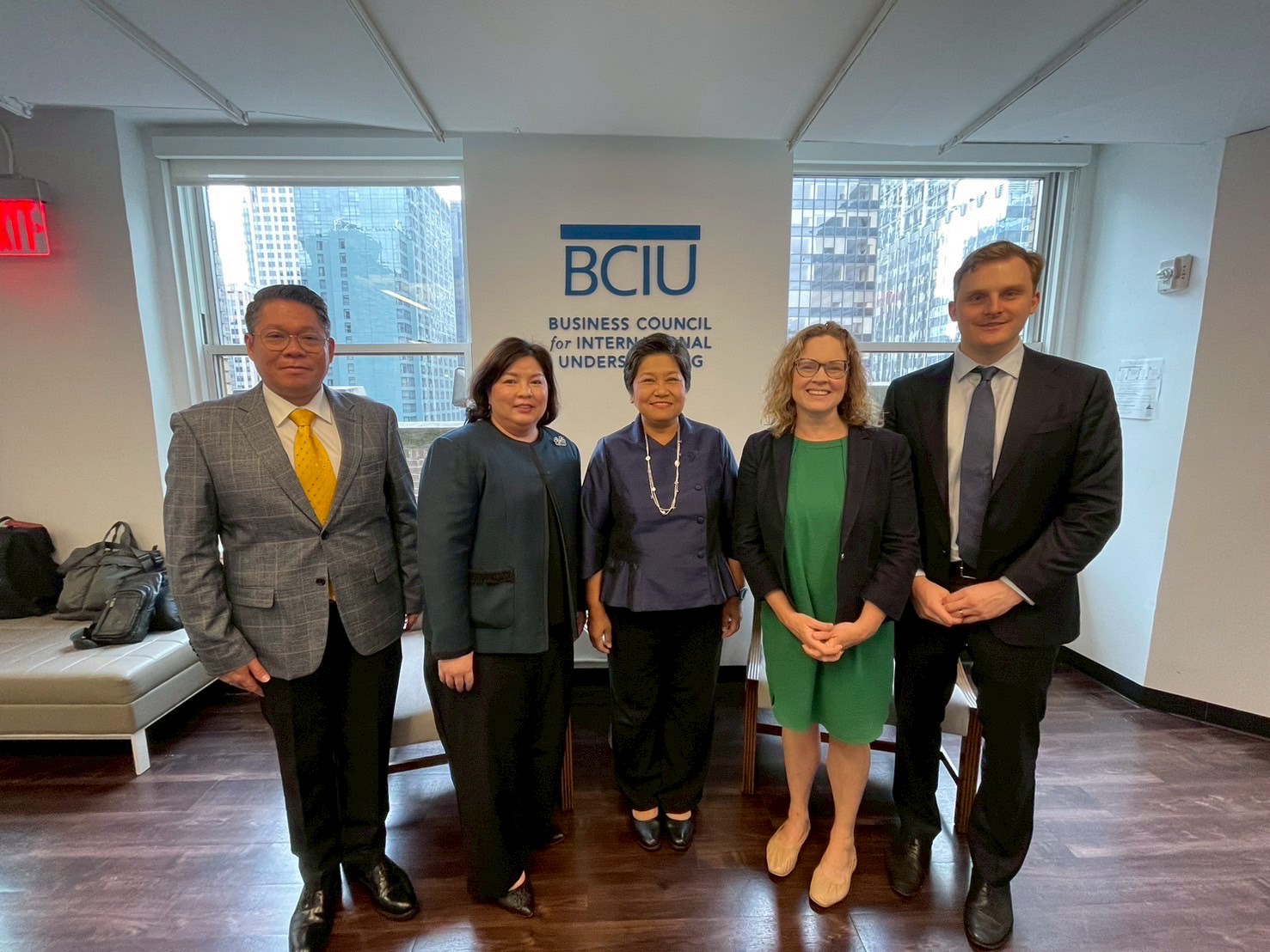 ประสานความร่วมมือ EEC และ BCIU เพื่อดึงดูดการลงทุนในพื้นที่ EEC - สถาน ...