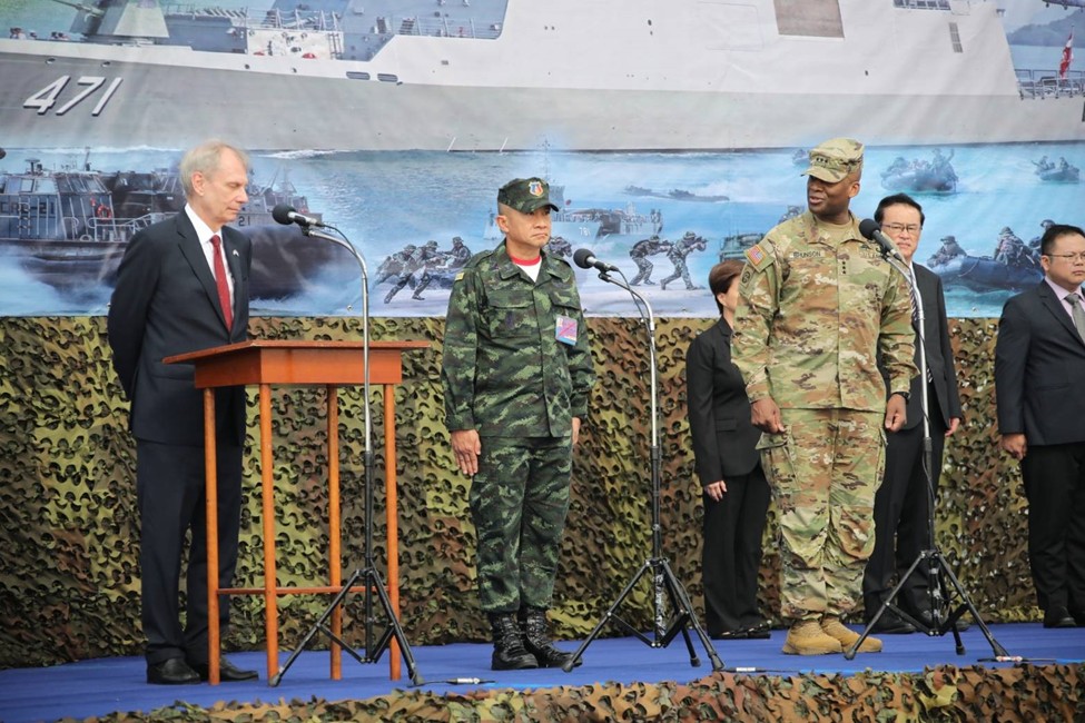 Ambassador Tanee Sangrat congratulates the Royal of Thai Armed Forces ...