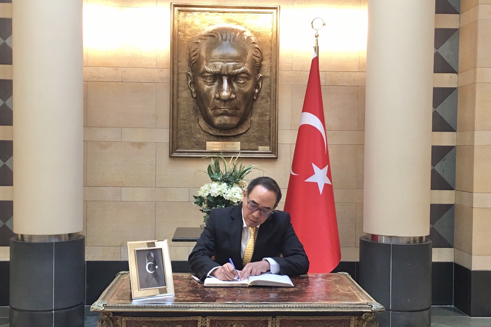 Ambassador Tanee signed a condolence book at the Embassy of Turkey in ...