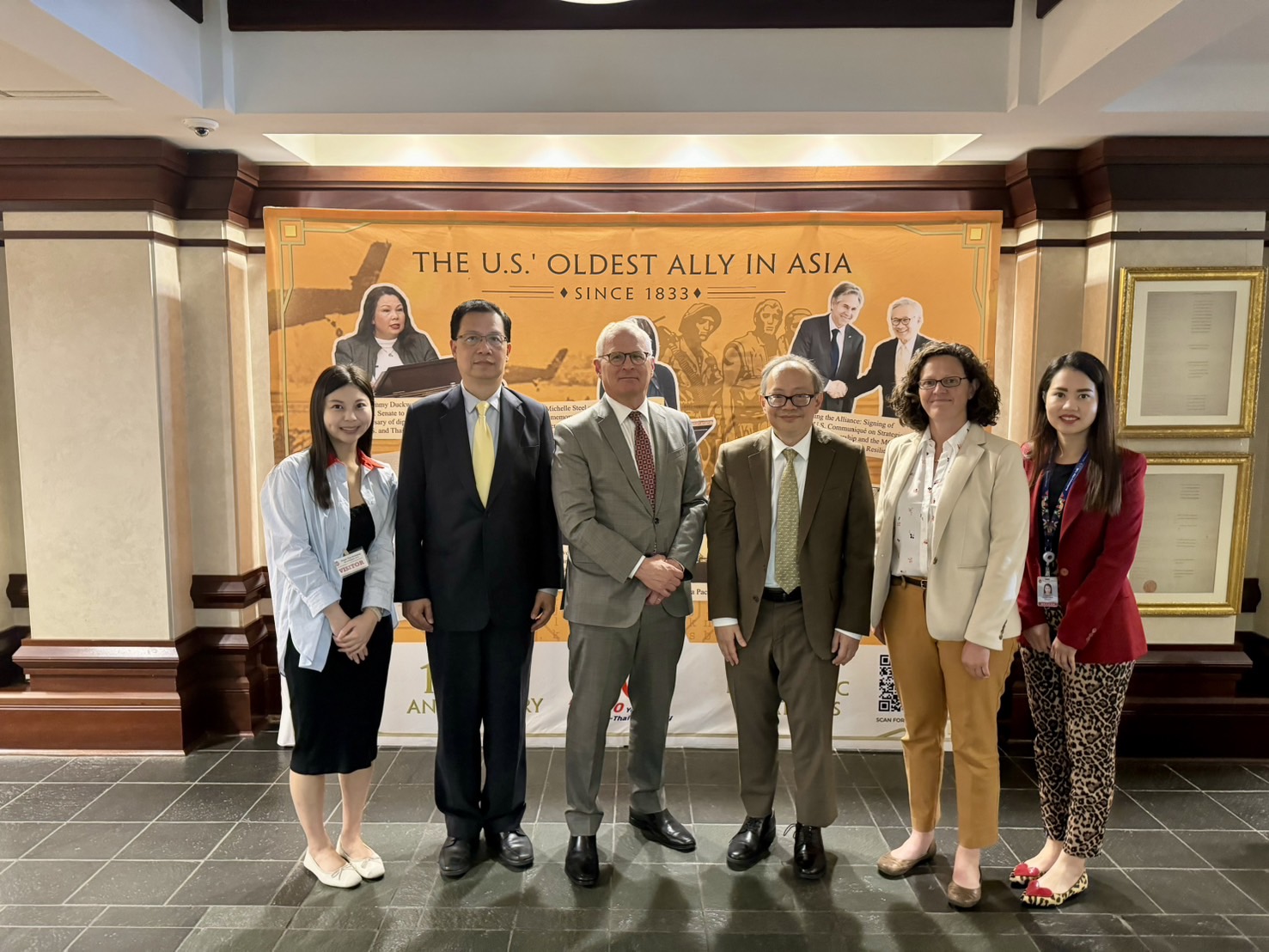 Ambassador Suriya Chindawongse meets with the President and CEO of the ...