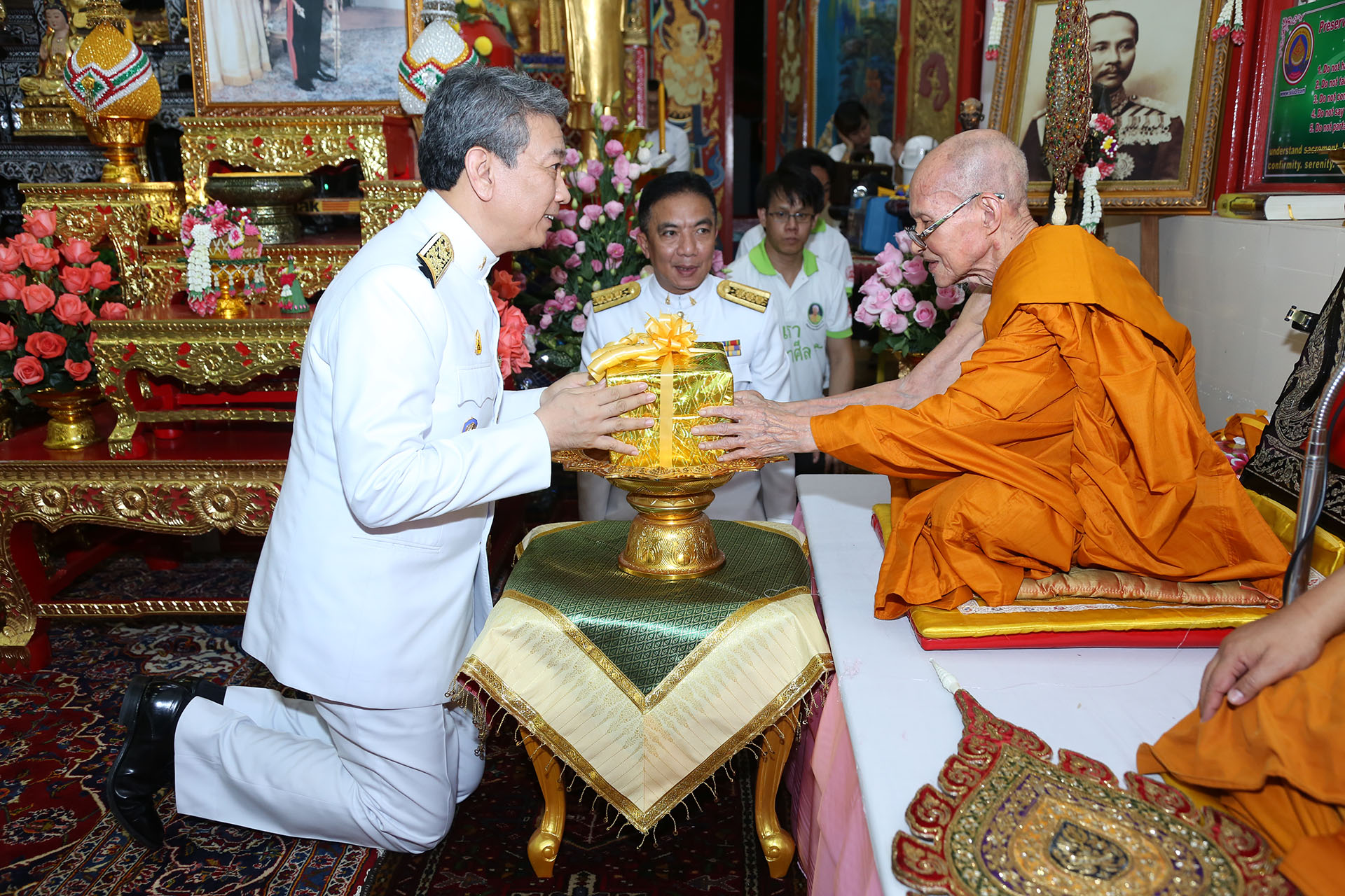 The offering of the Royal Kathin Robe in Singapore - สถานเอกอัครราชทูต ...