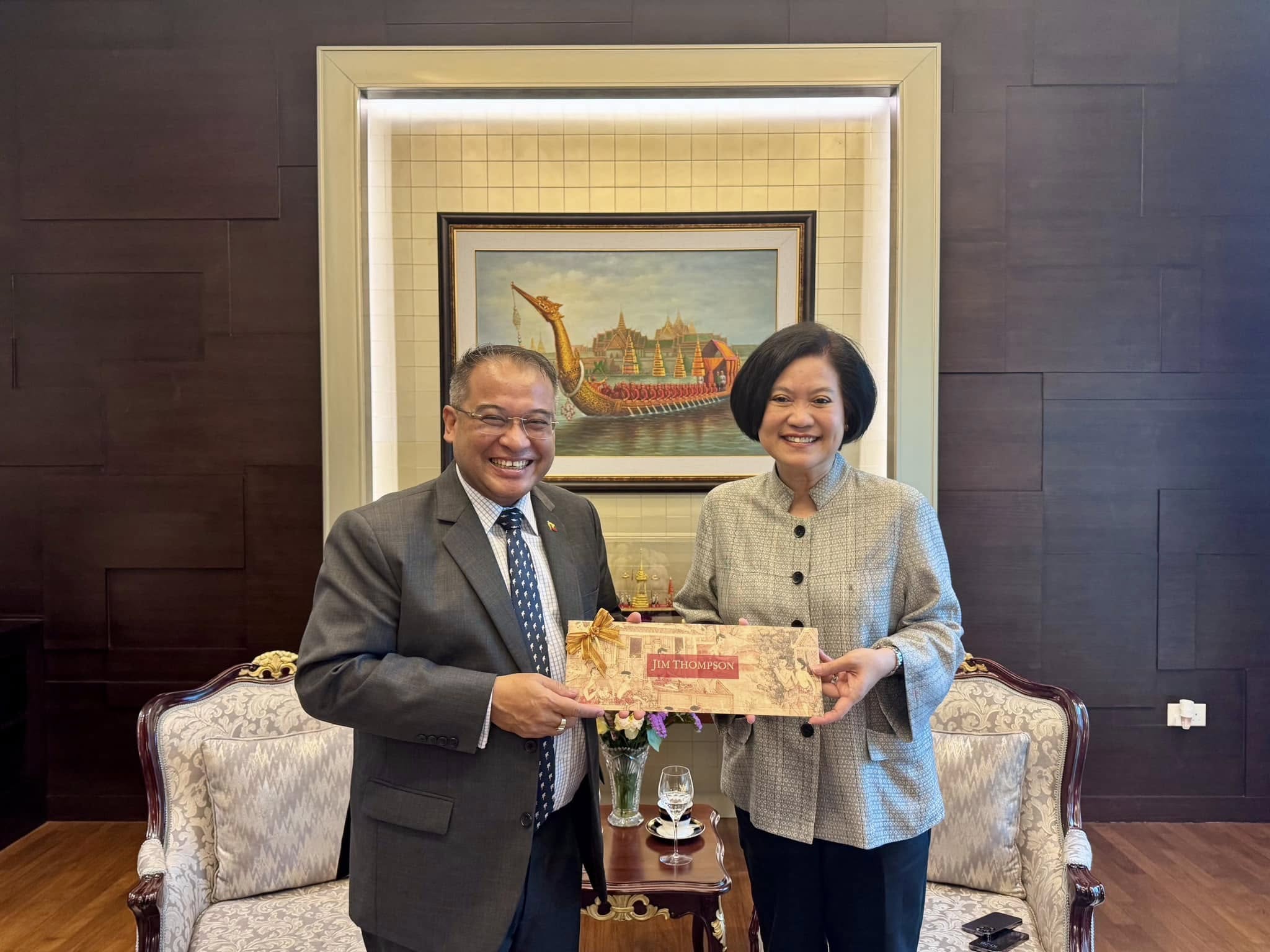 Chargé d'Affaires a.i. of the Myanmar Embassy in Singapore, paid a ...