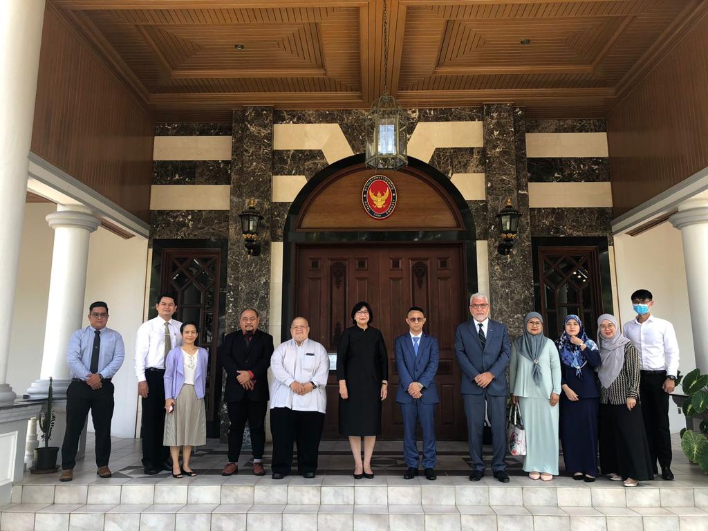 Siam Safetech (B) Sdn Bhd paid a courtesy call to Ambassador. - สถาน ...