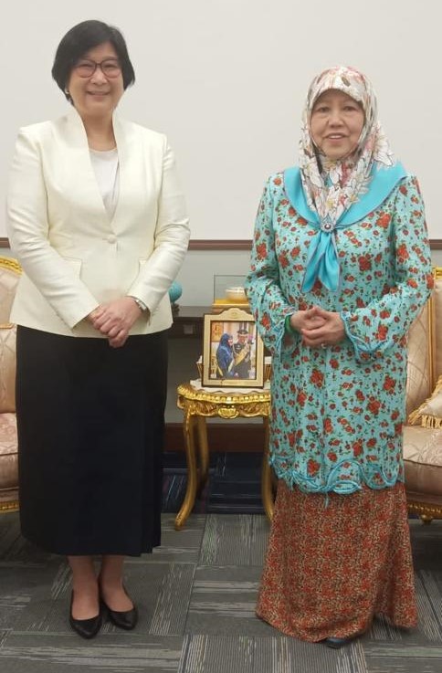 HRH Princess Hajah Masna received in audience Ambassador of Thailand ...