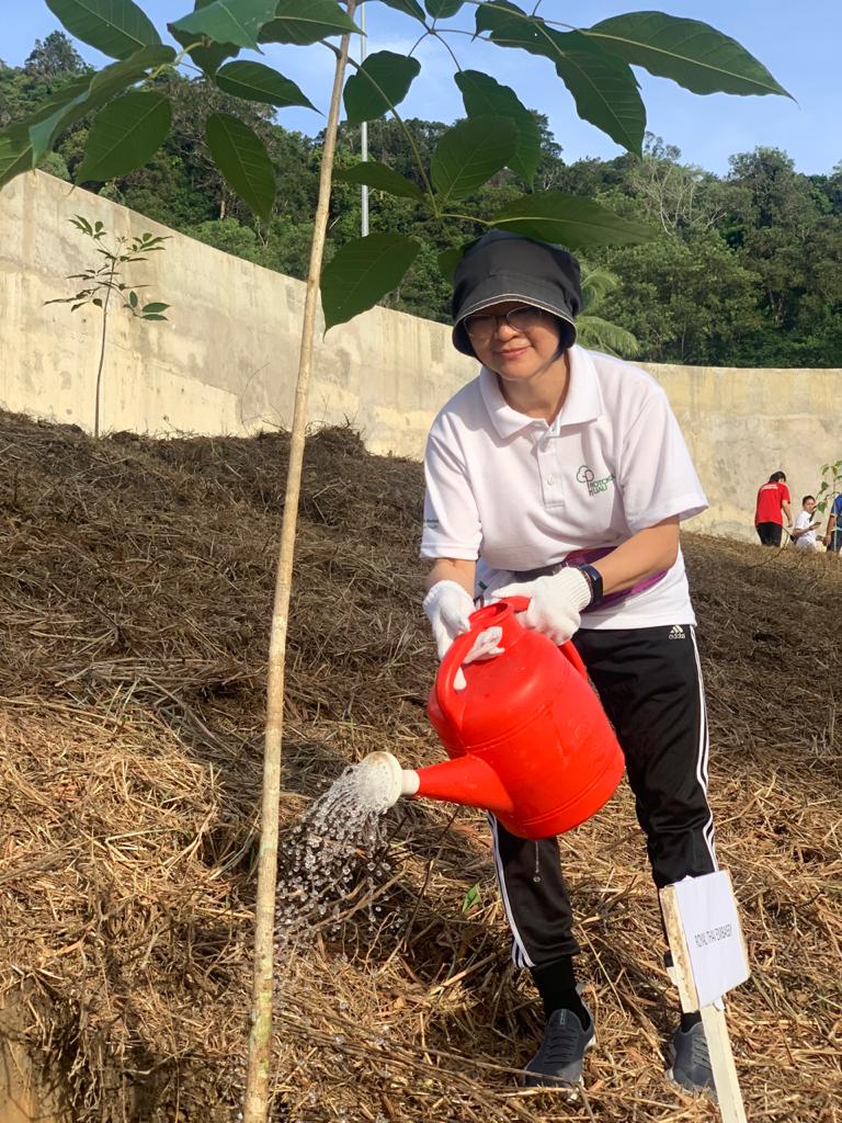 เอกอัครราชทูตร่วมปลูกต้นไม้ในพิธีเปิดโครงการ “The Launch of Green ...
