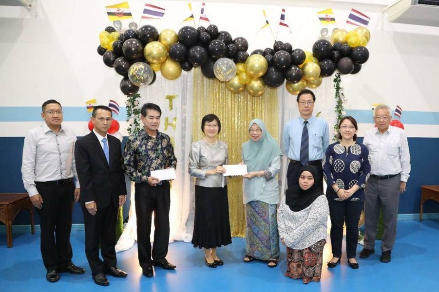 เอกอัครราชทูตนำผู้ประกอบการและชุมชนไทยมอบเงินบริจาคให้แก่องค์กร ...