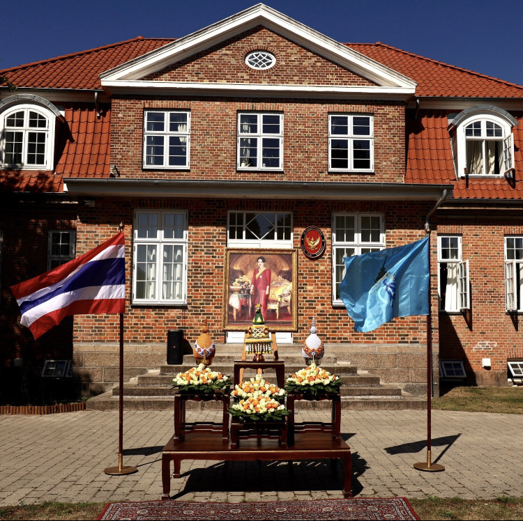 The Royal Thai Embassy in Copenhagen organized a ceremony to pay ...