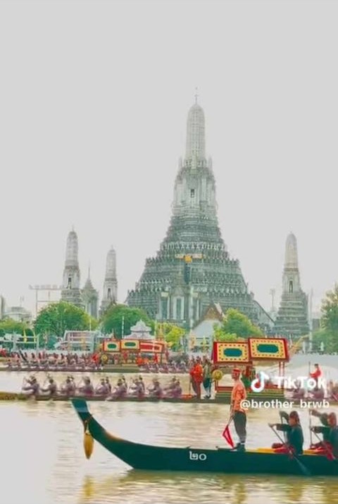 The Majestic Royal Barge Procession maked their journey down the Chao ...