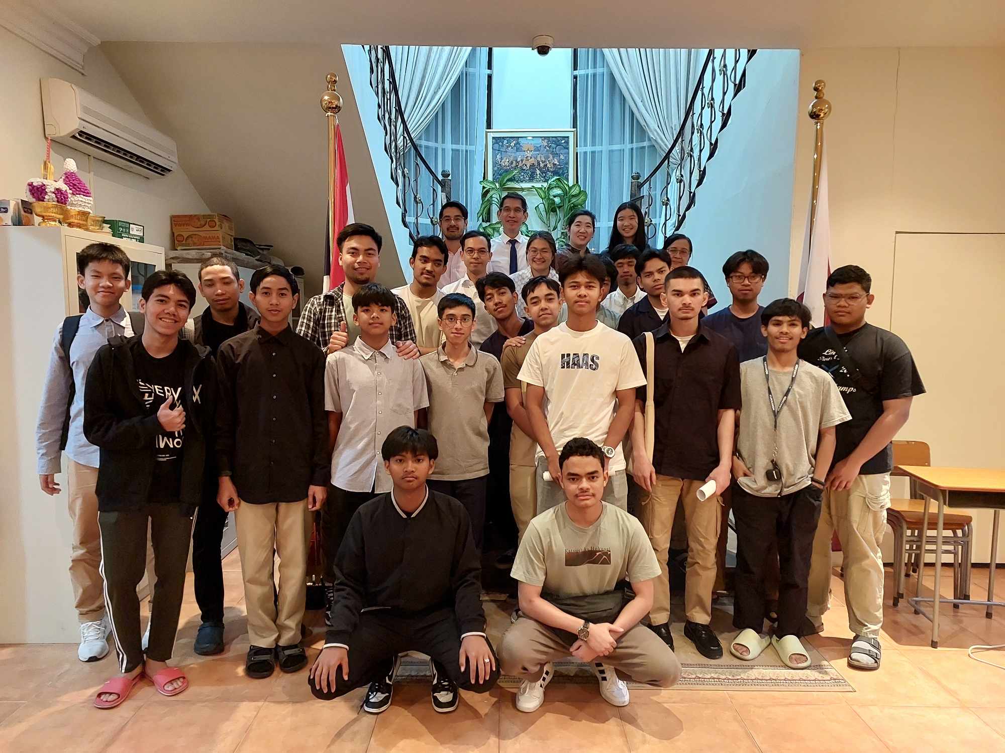 The Royal Thai Embassy in Doha organizes the “English Class for Daily ...