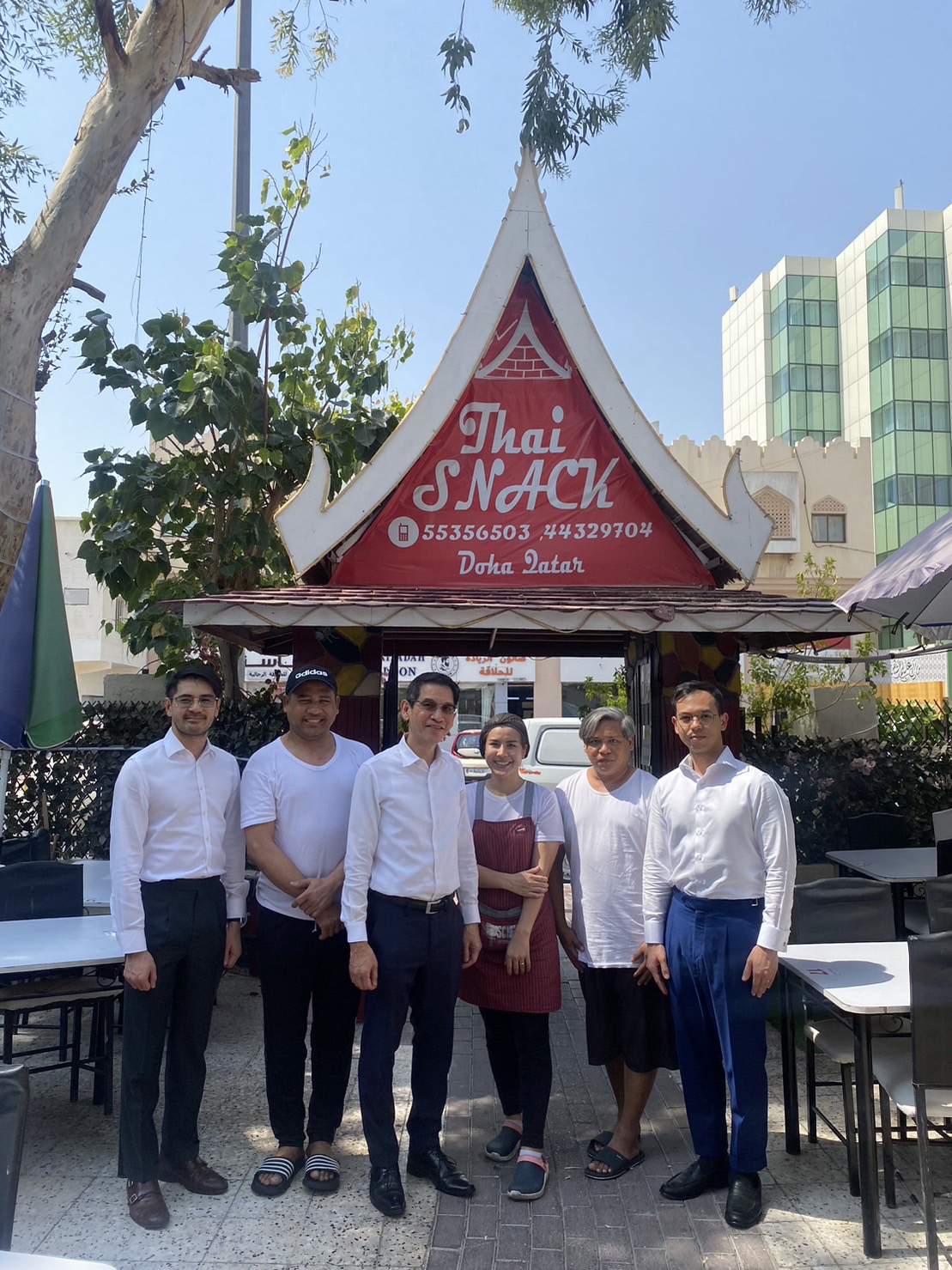 เอกอัครราชทูต ณ กรุงโดฮา เยี่ยมเยียนร้านอาหาร Thai Snack - Royal Thai ...