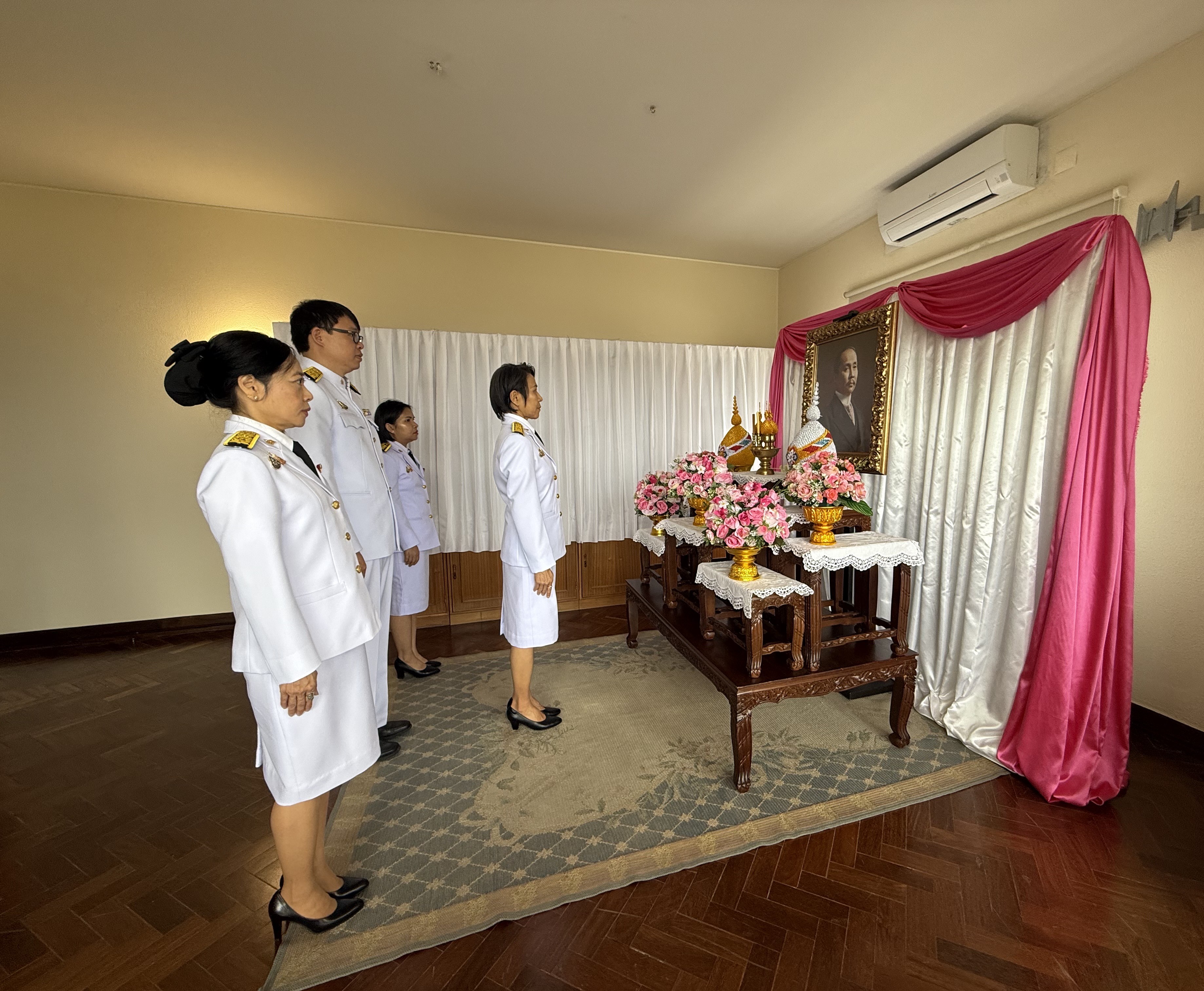 The awreath-laying ceremony to pay homage to His Majesty King ...