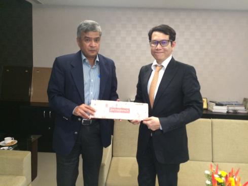 Mr. Ekapol Poolpipat consul general of Thailand in Mumbai paid a ...