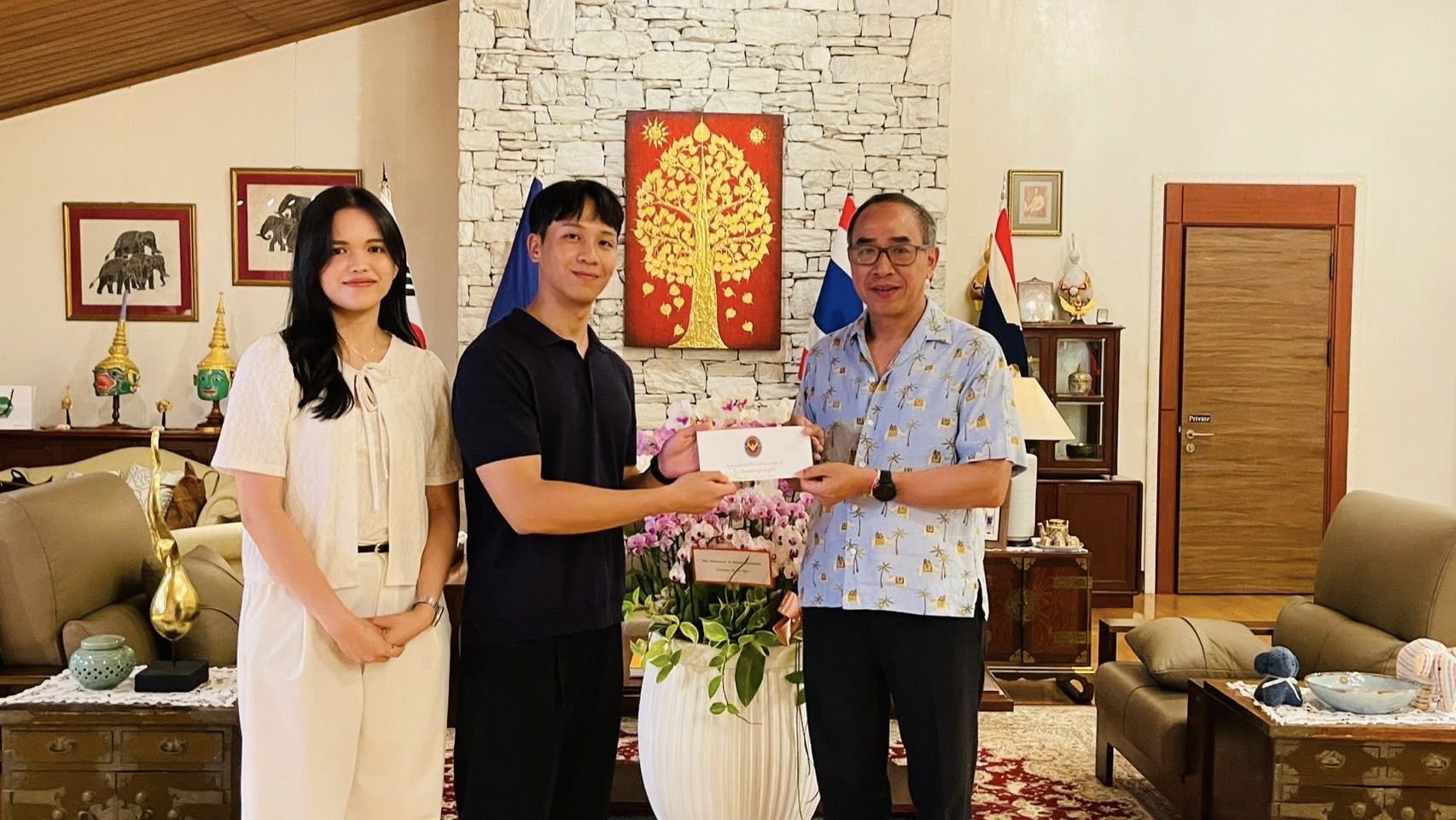 Thai Ambassador to the ROK Presents Financial Support to the Thai ...