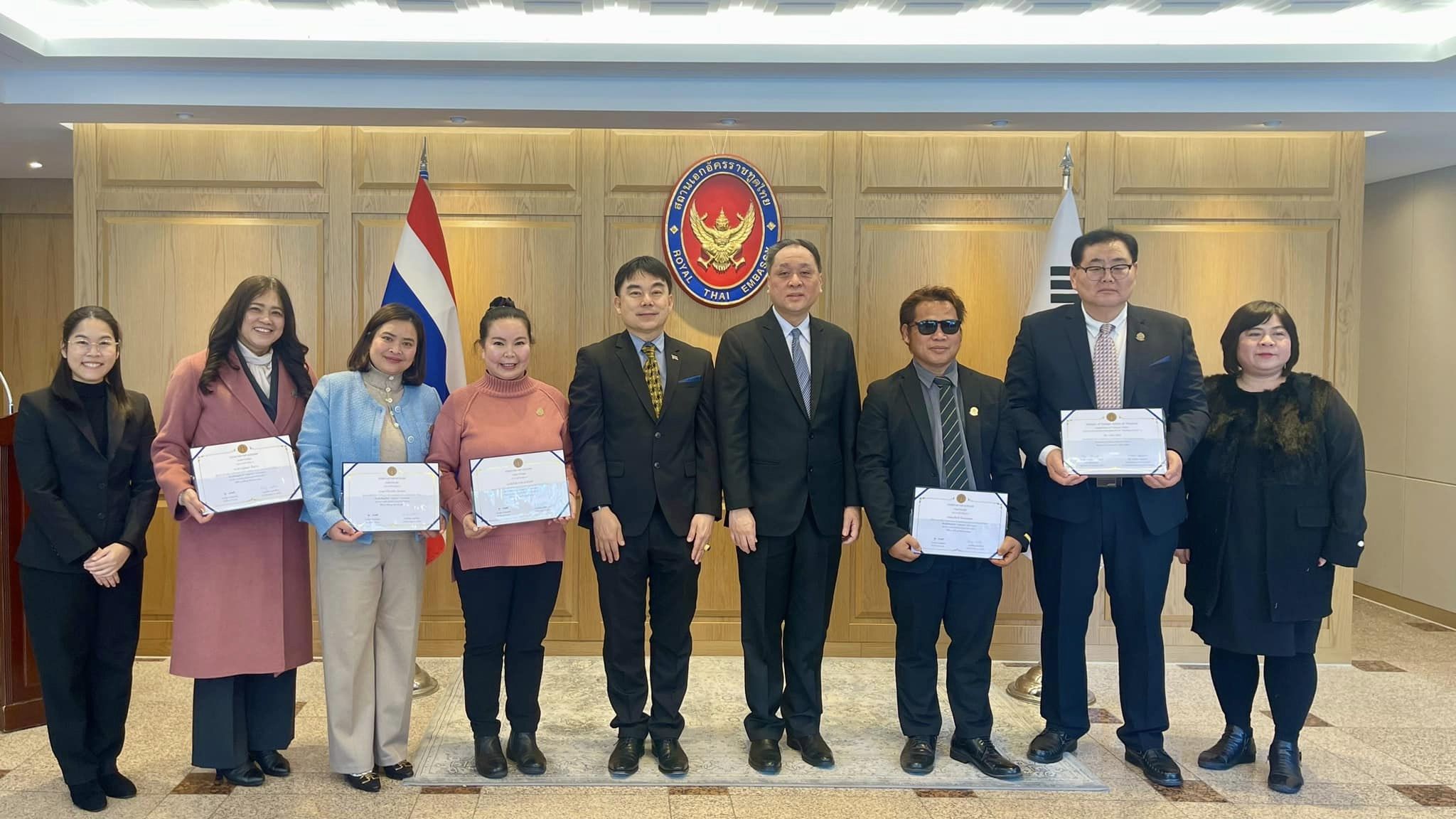 Thai Ambassador to the ROK honoured five consular volunteers in the ROK ...