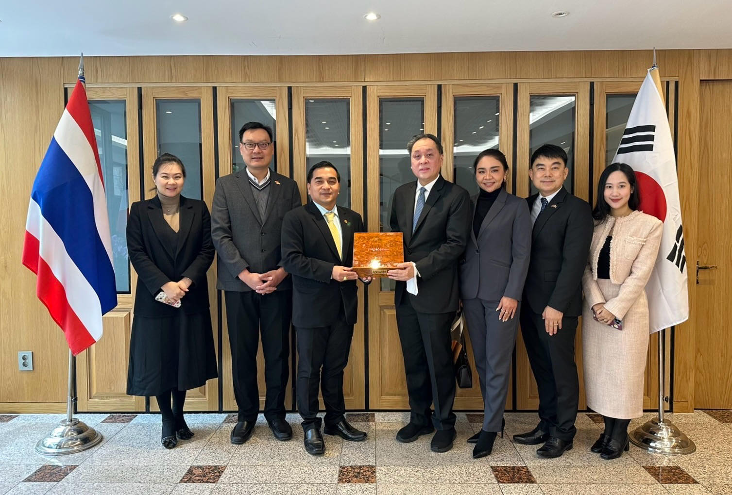 Meeting between Thai Ambassador to the ROK and executives of Thai ...
