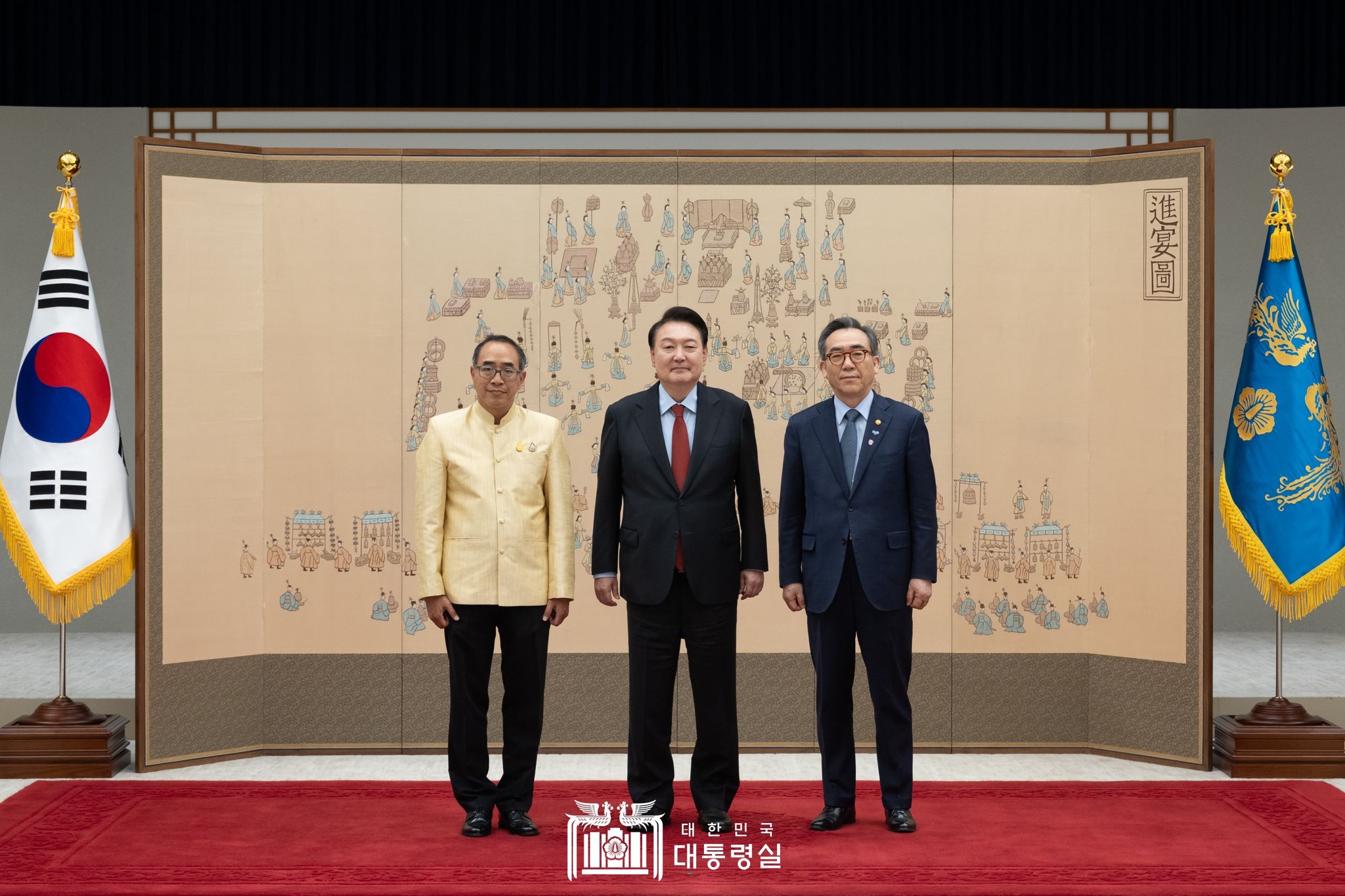 Ambassador Presents his Letter of Credence to the President of the ROK ...
