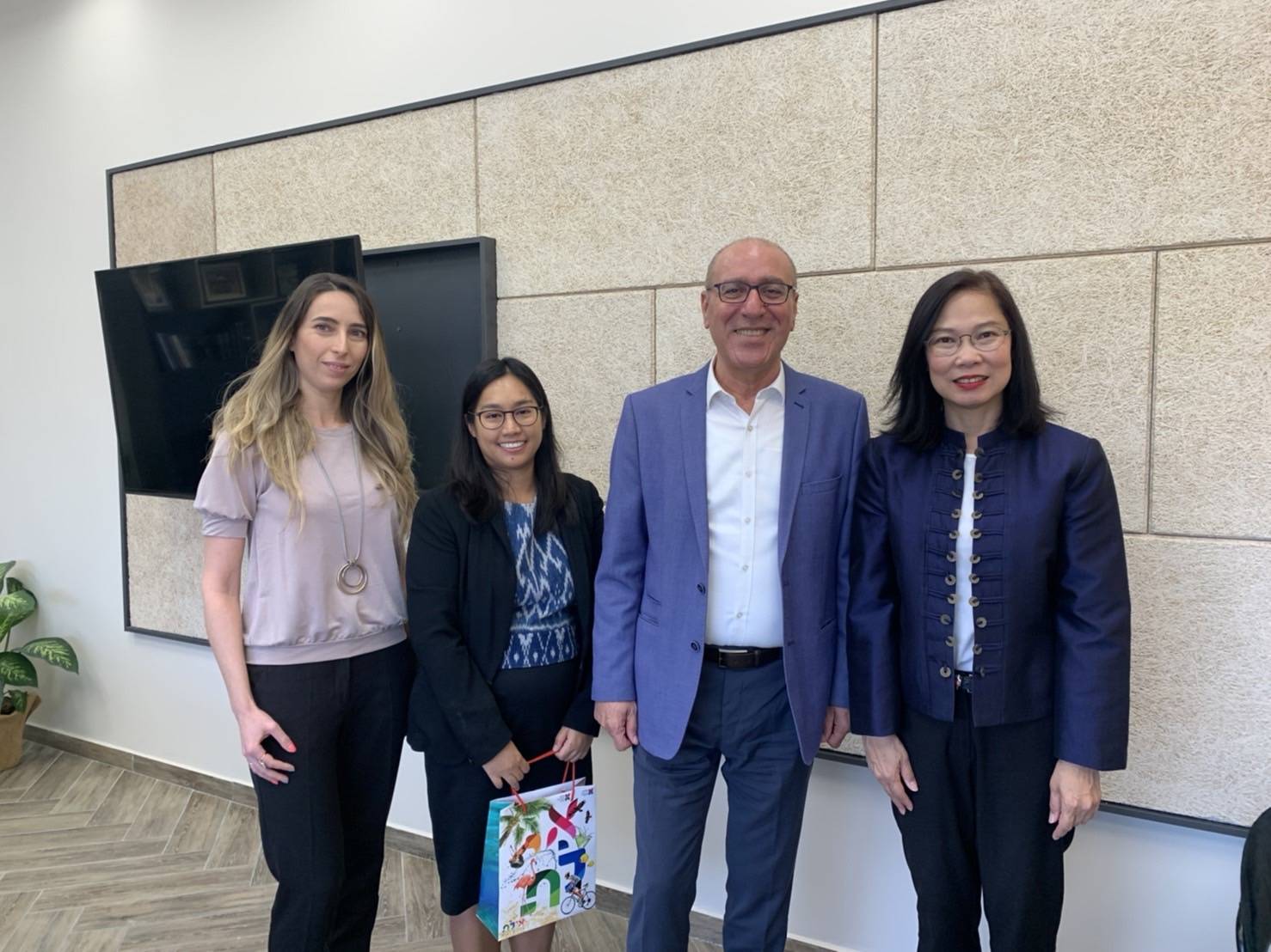 เอกอัครราชทูต ณ กรุงเทลอาวีฟพบหารือกับนายกเทศมนตรีเมือง Eilat และเยี่ยม ...