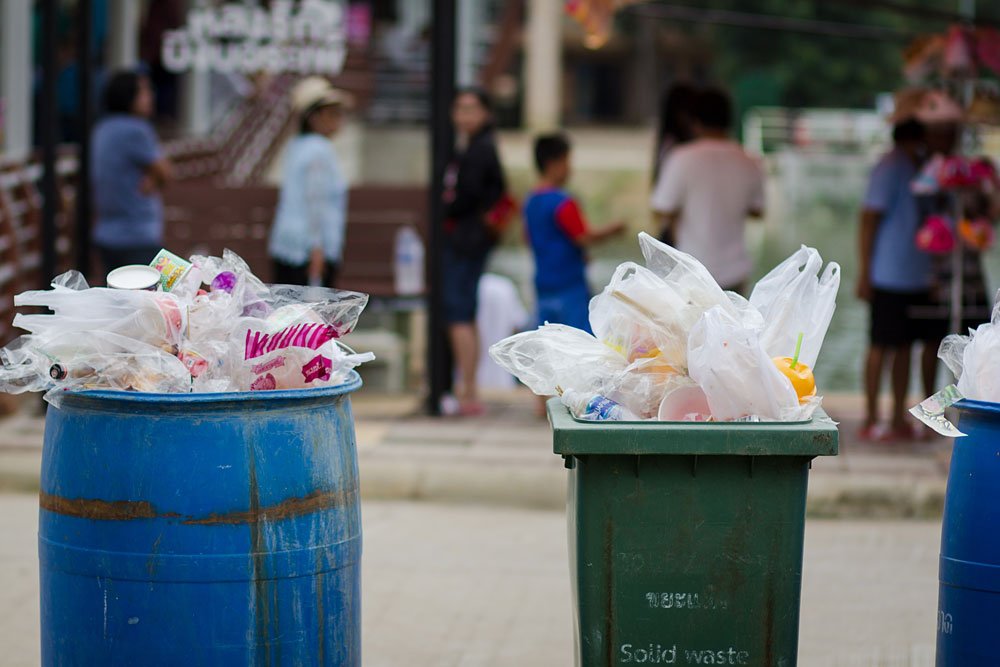 Icon NOW: Refill Station Pioneers Zero Waste Movement in Thailand - คณะ ...