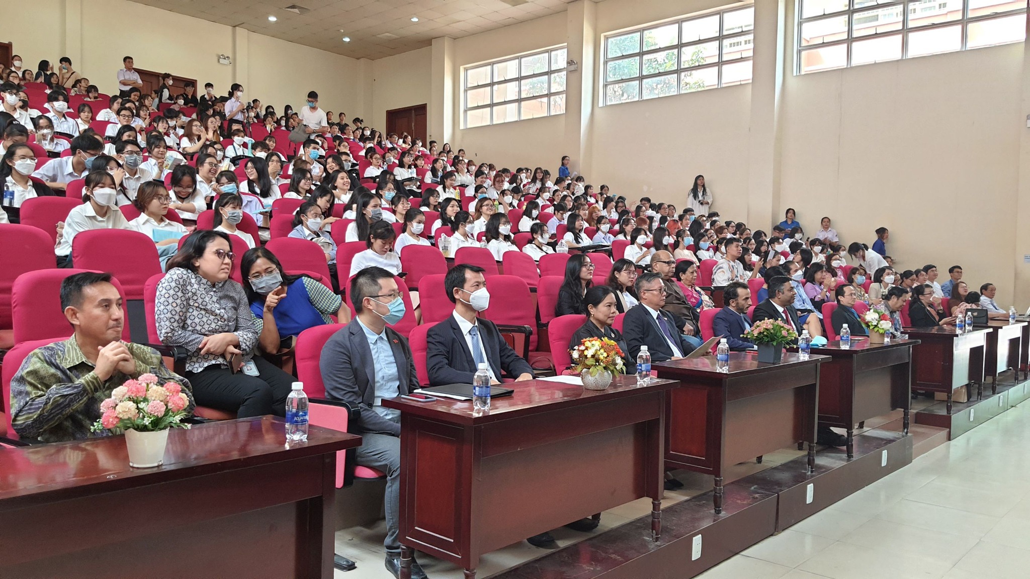 เมื่อวันที่ 4 ตุลาคม 2565 นางสาววีรกา มุทิตาภรณ์ กงสุลใหญ่ ณ นครโฮจิมินห์ เข้าร่วมพิธีปฐมนิเทศ ...