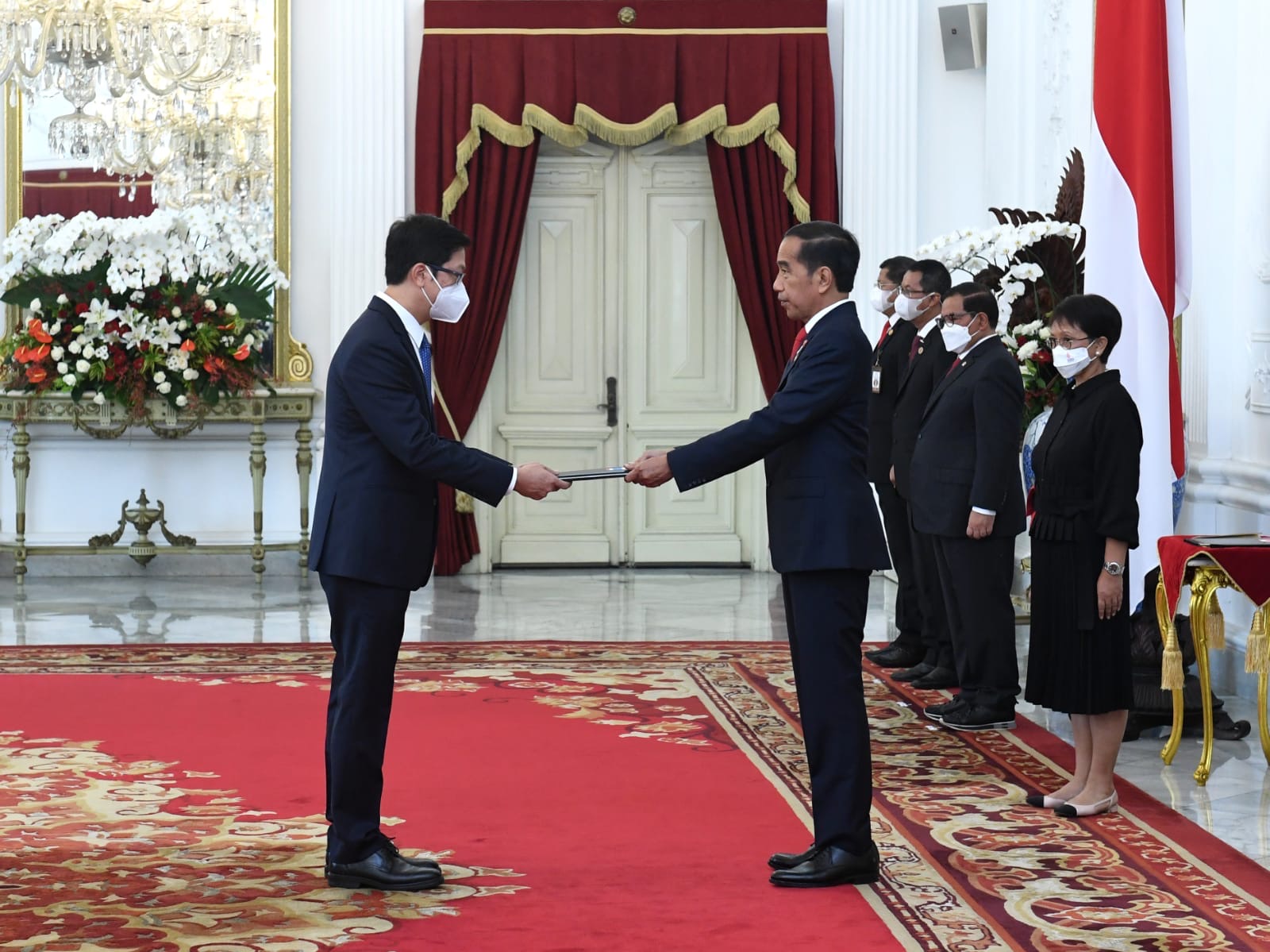 His Excellency Mr. Prapan Disyatat presented the Letter of Credence to His Excellency Mr. Joko ...