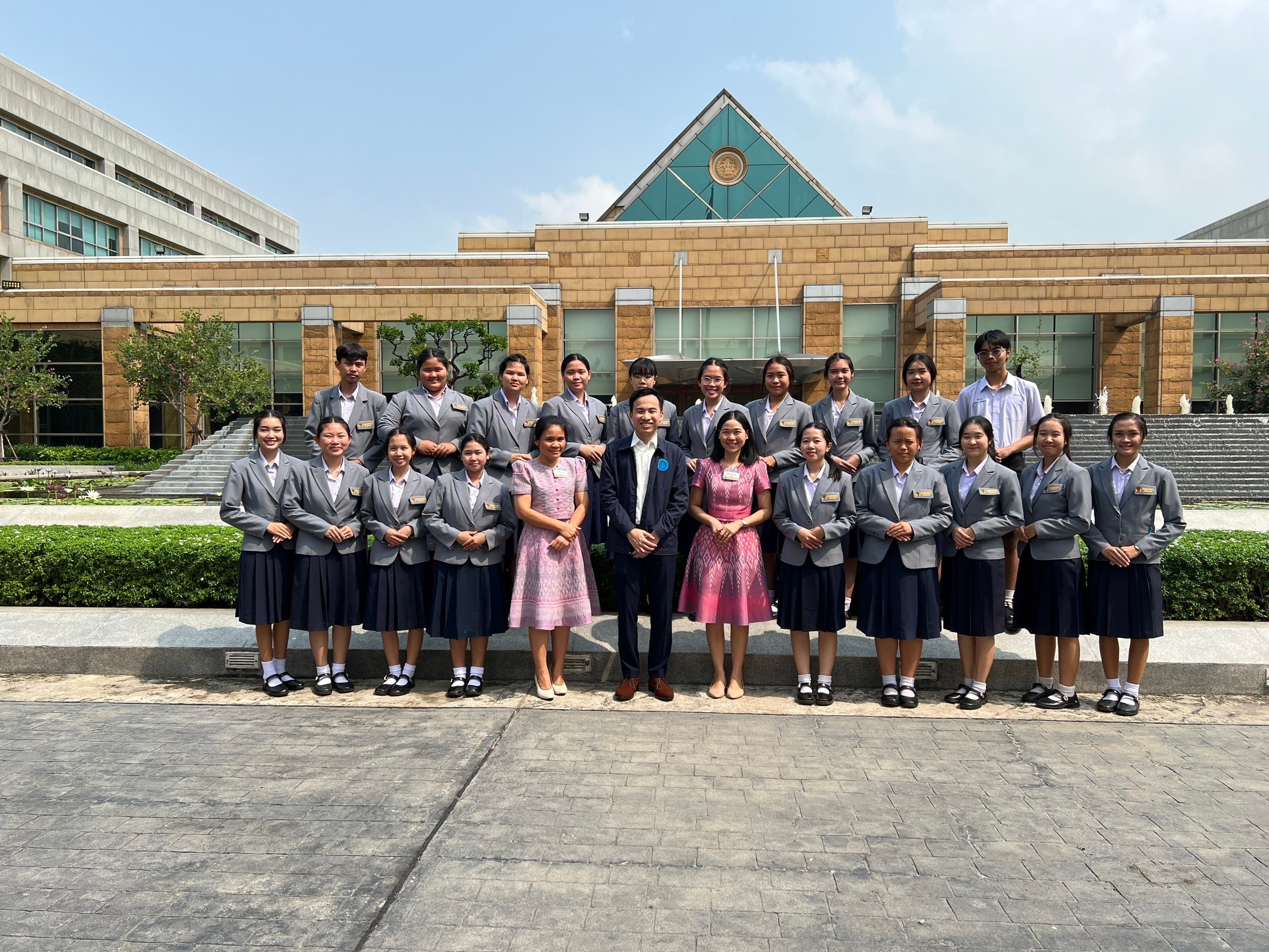 กรมเอเชียตะวันออกให้การต้อนรับและจัดบรรยายสรุปเกี่ยวกับความสัมพันธ์ไทย ...