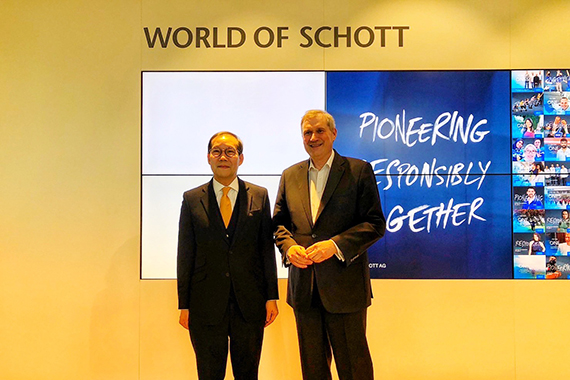 Der Thailändische Botschafter besucht die Firma SCHOTT AG - สถาน ...