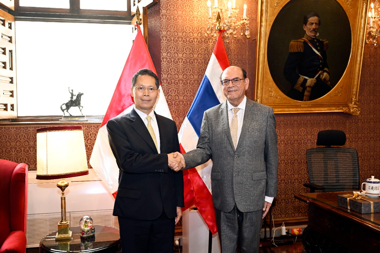 เอกอัครราชทูต ณ กรุงลิมา เข้าเยี่ยมคารวะนาย César Rodrigo Landa Arroyo ...