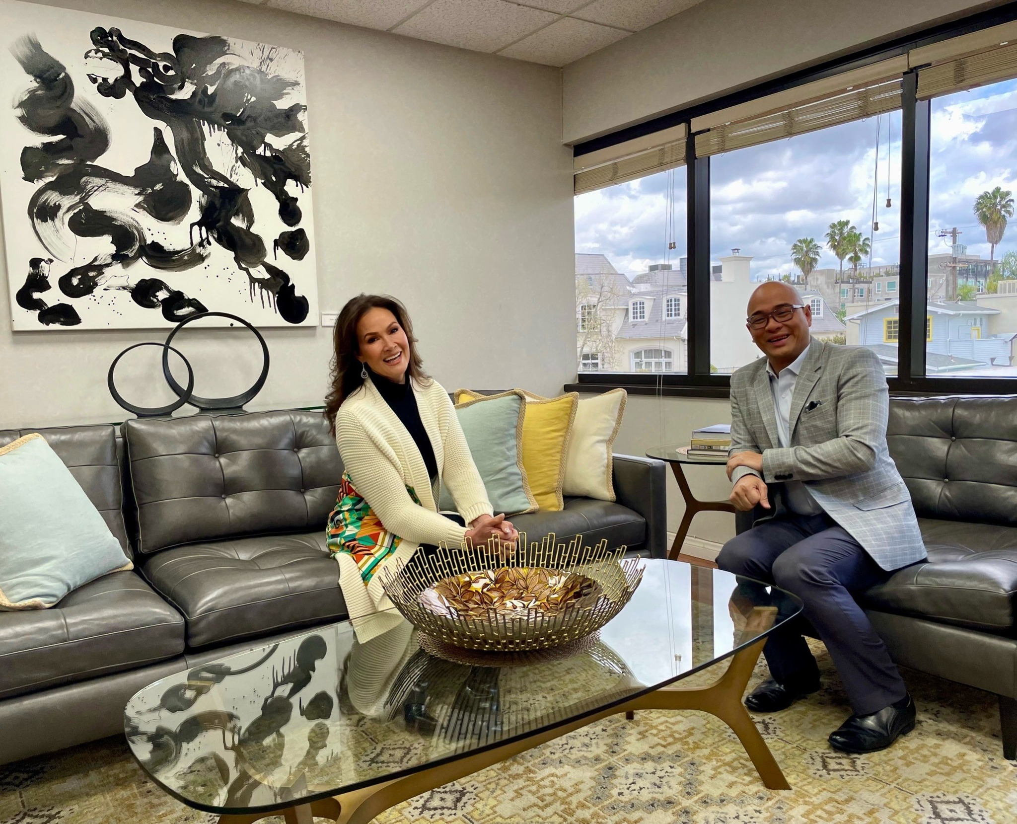 Consul-General discusses with Bui Simon to promote constructive ...