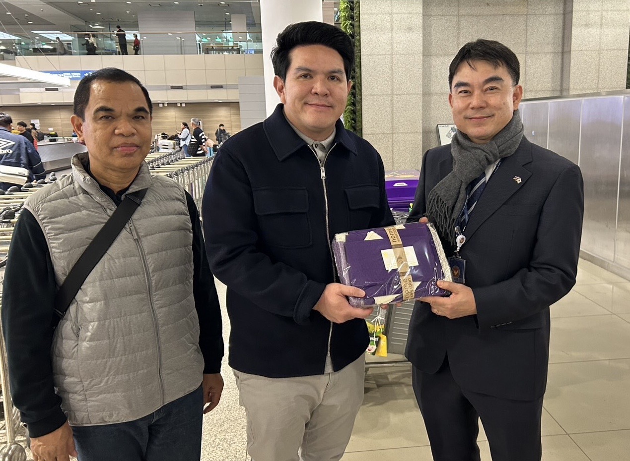 Minister Bancha discusses with Deputy Minister of Education of Thailand ...