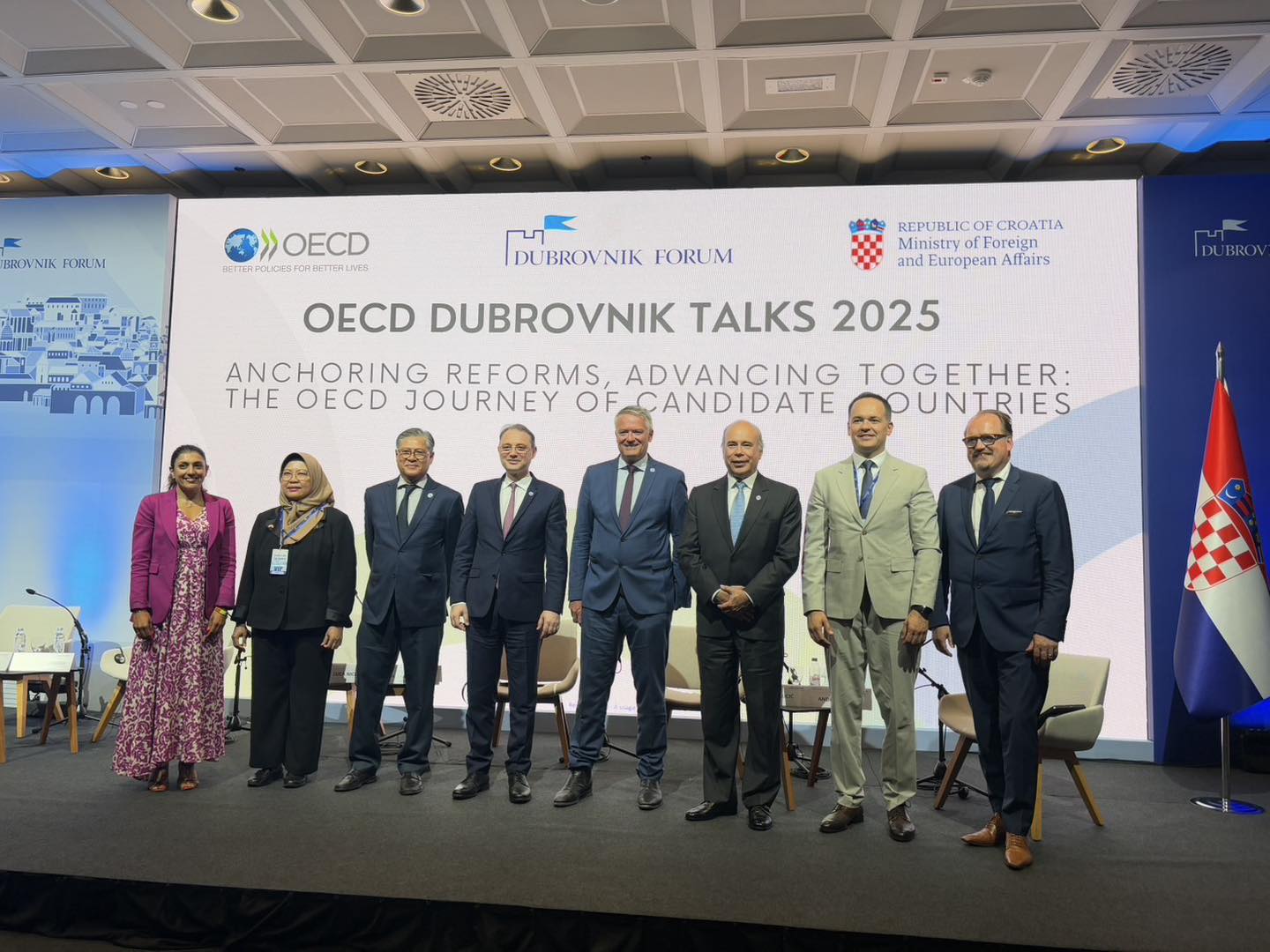 ผู้ช่วยรัฐมนตรีประจำกระทรวงการต่างประเทศหารือทวิภาคีกับเลขาธิการ OECD และรัฐมนตรีต่างประเทศของ ...