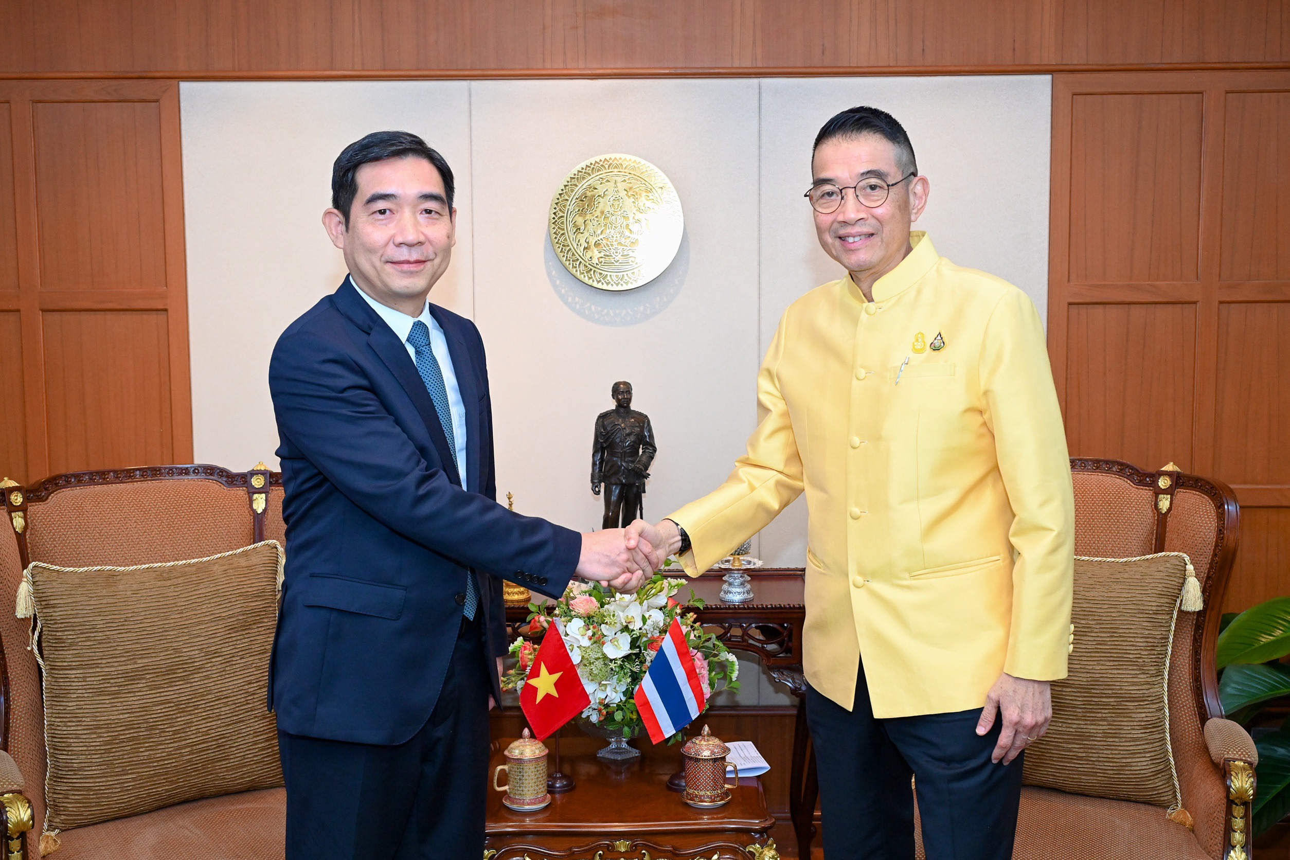 Minister of Foreign Affairs welcomes new Vietnamese Ambassador to ...