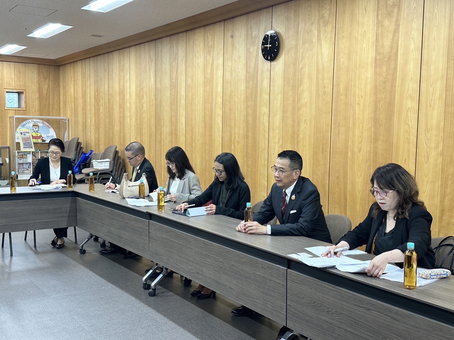 Minister of Foreign Affairs visits Honjo Life Safety Learning Center ...