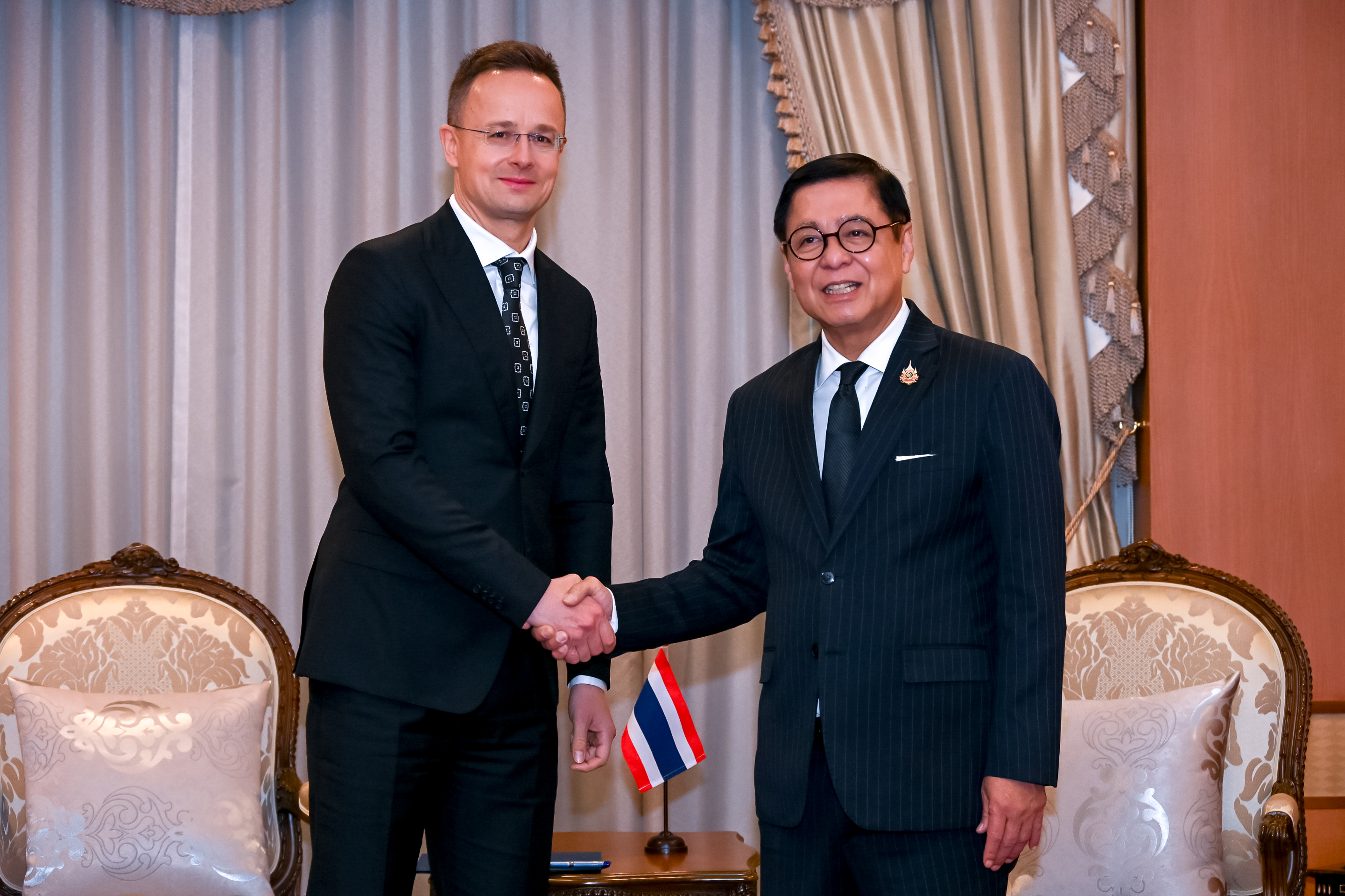 Minister of Foreign Affairs meets with Minister of Foreign Affairs and ...