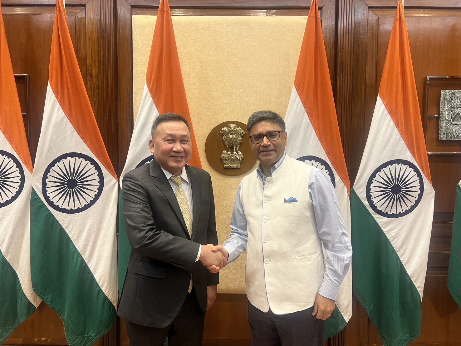 Advisor to the Minister of Foreign Affairs meets Foreign Secretary ...