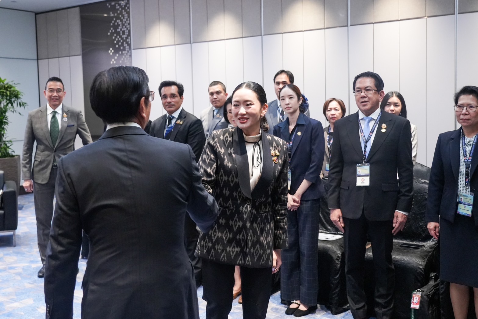 Minister of Foreign Affairs joins a bilateral discussion between the ...