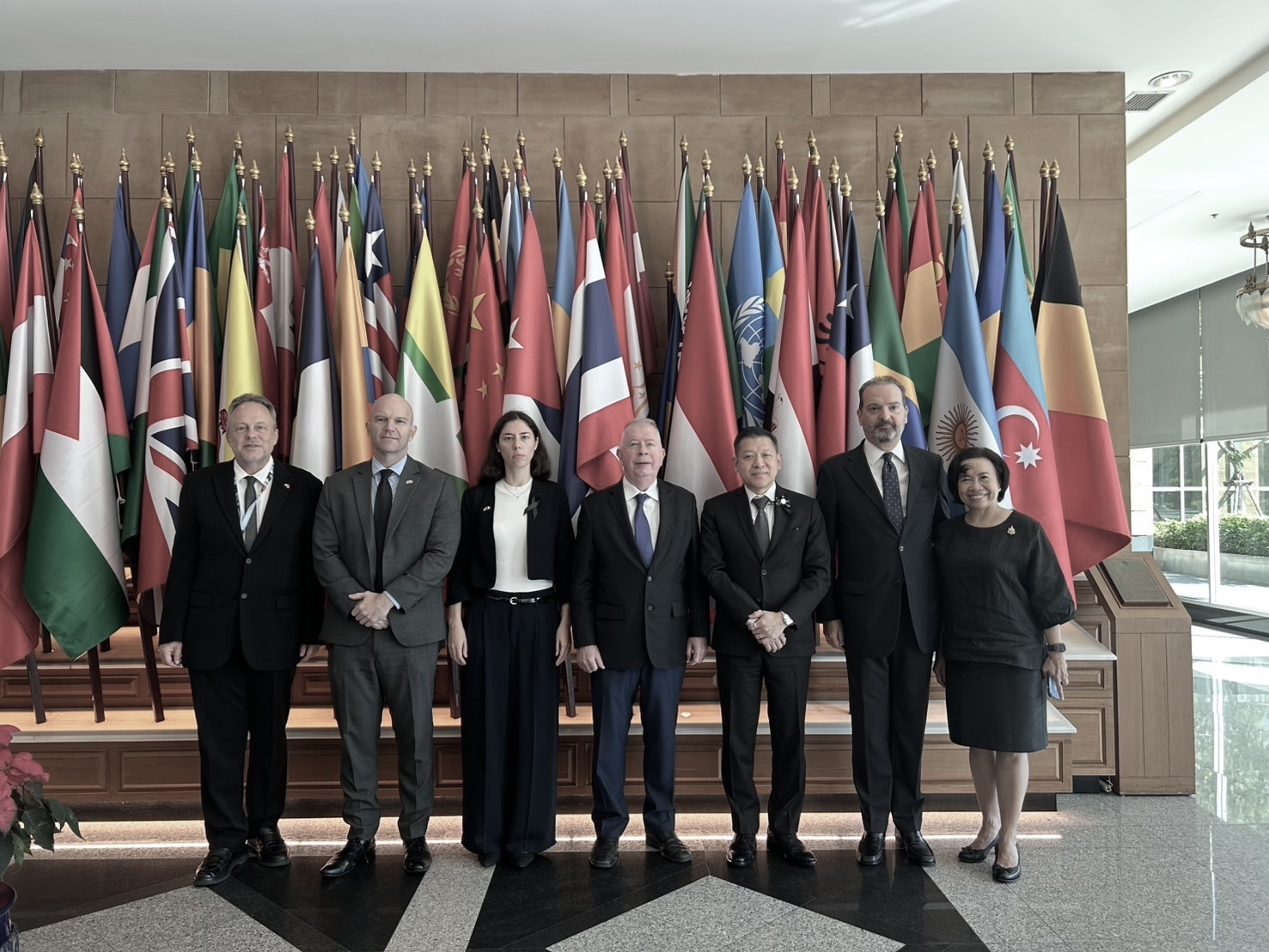 Secretary to the Minister of Foreign Affairs meets with Ambassadors and ...