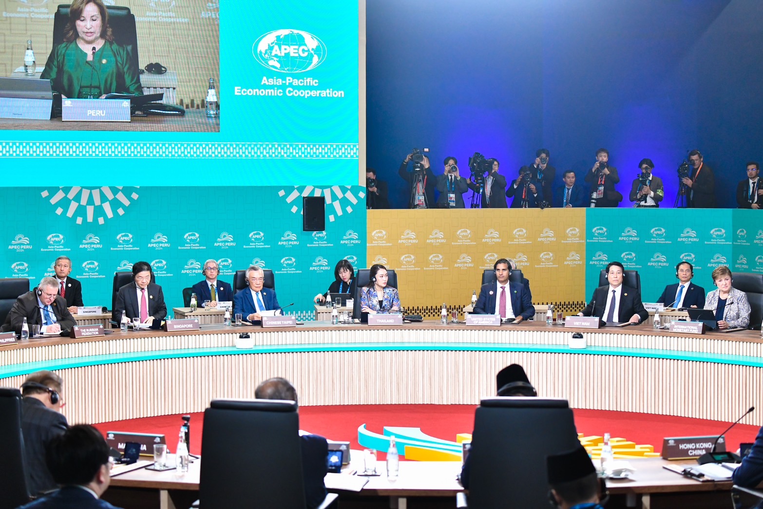 Minister of Foreign Affairs accompanied Prime Minister to attend 31st APEC Economic Leaders ...