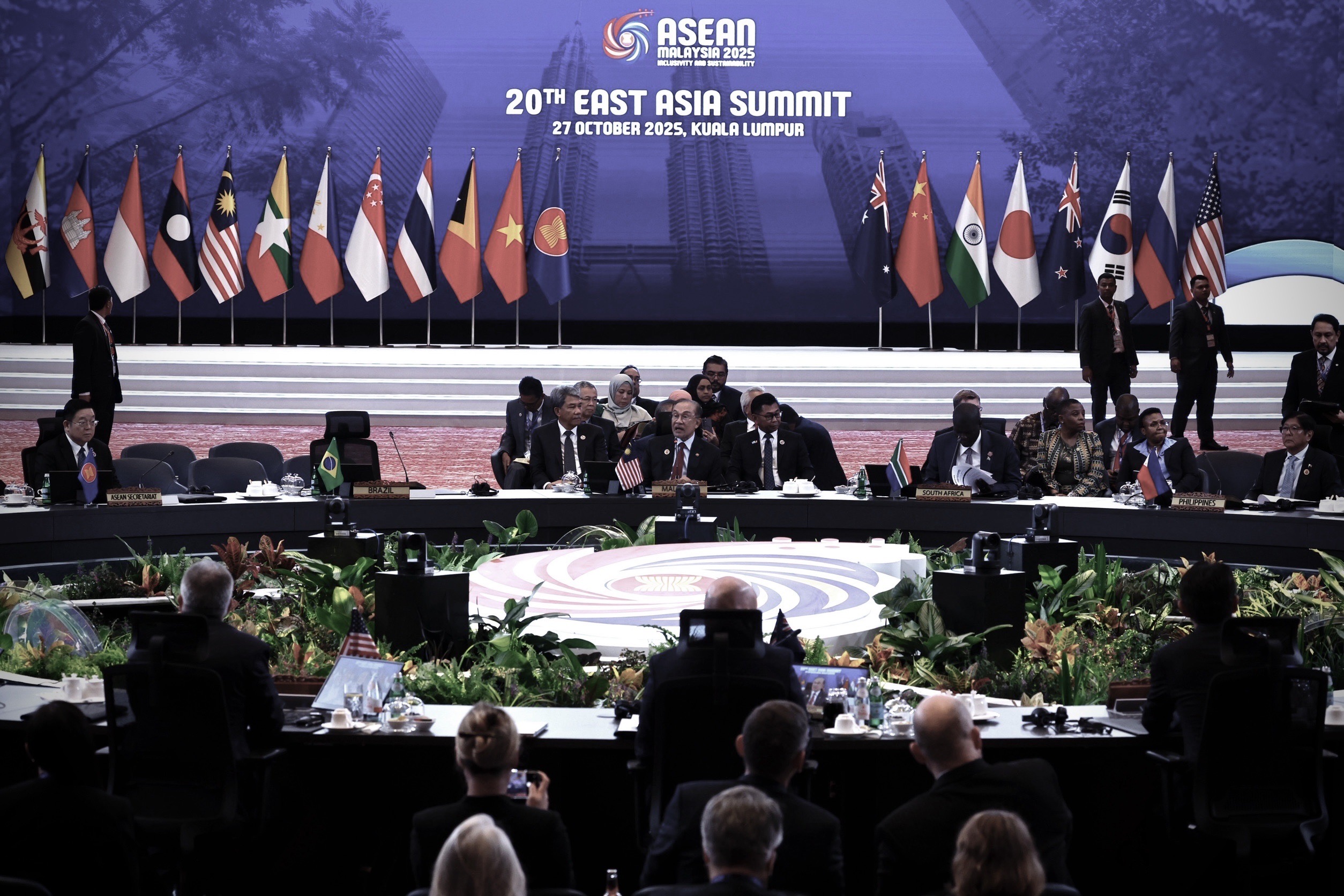 Minister of Foreign Affairs joins the Prime Minister in attending the ...