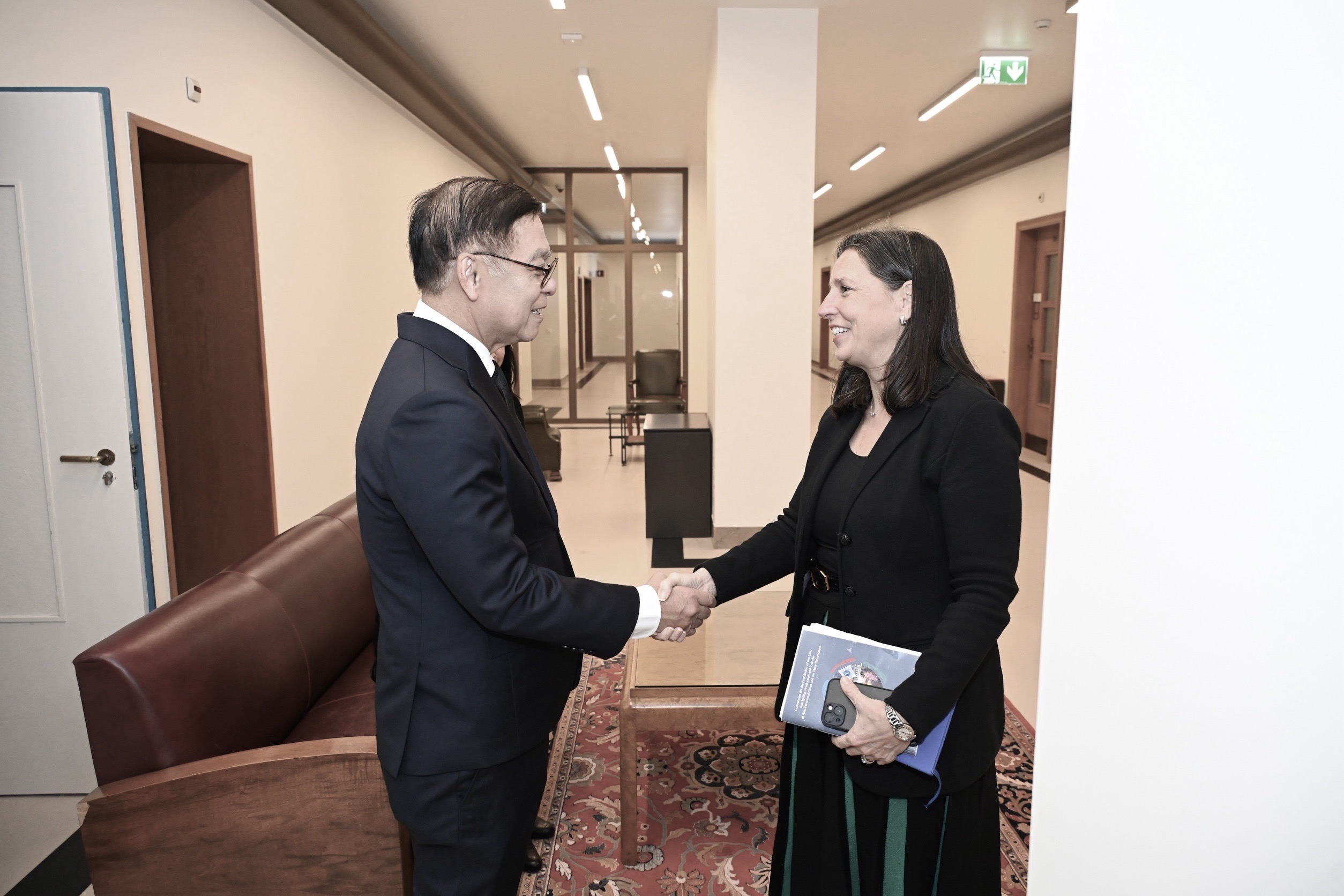 Minister of Foreign Affairs meets with the Chief of Service of the UN ...