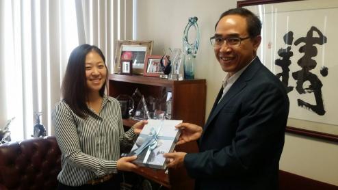 กงสุลใหญ่ ณ นครลอสแอนเจลิส เข้าพบนางสาว Anna Ko รองผู้อำนวยการเขต ...