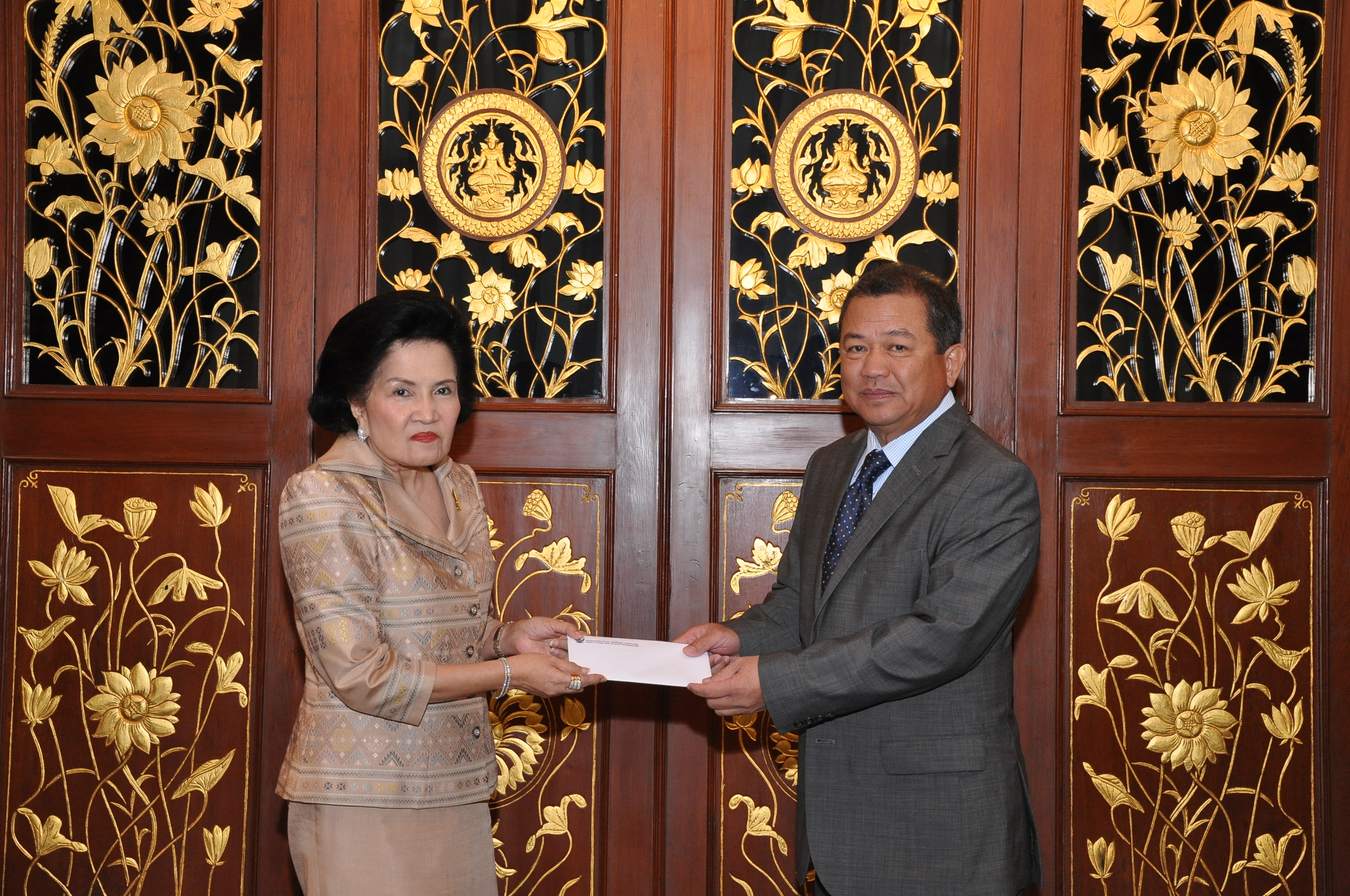Vice Minister For Foreign Affairs Presents The Donation From The Royal