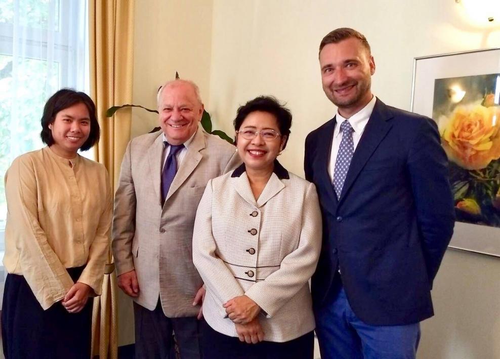 นาย Bartosz Brusikiewicz เจ้าของกิจการอาหารไทย "Thai Wok" ได้เข้าพบ ออท ...