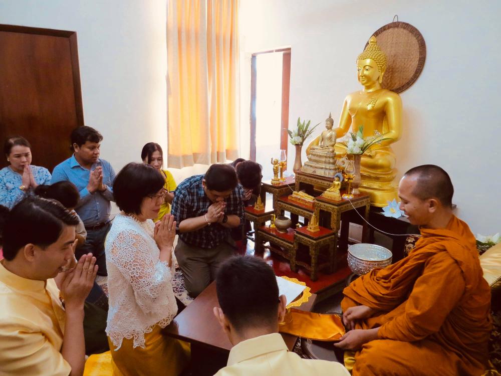 Buddhist Merit Making and Meeting with Thai Community at the Royal Thai ...