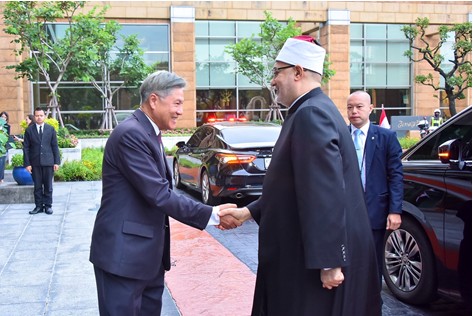 Vice Minister for Foreign Affairs meets with the Grand Mufti of Egypt ...
