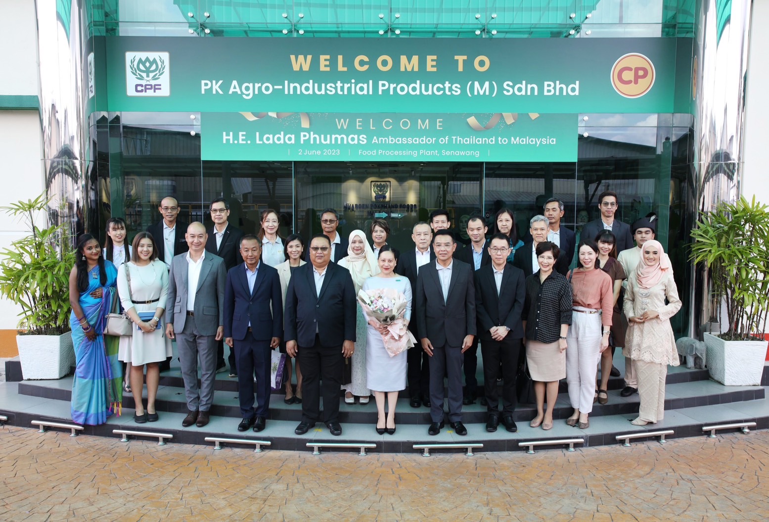 Ambassador led a delegation of Team Thailand in Kuala Lumpur to visit ...