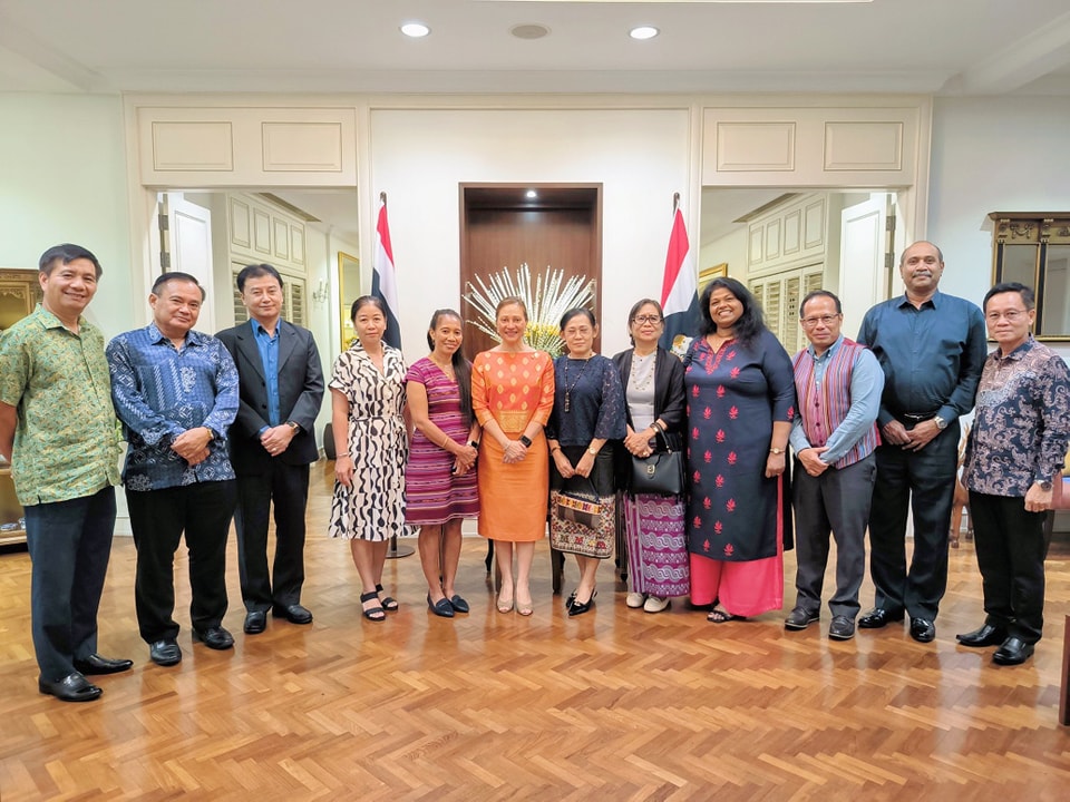 Ambassador hosted a dinner and meeting with foreign ambassadors to ...