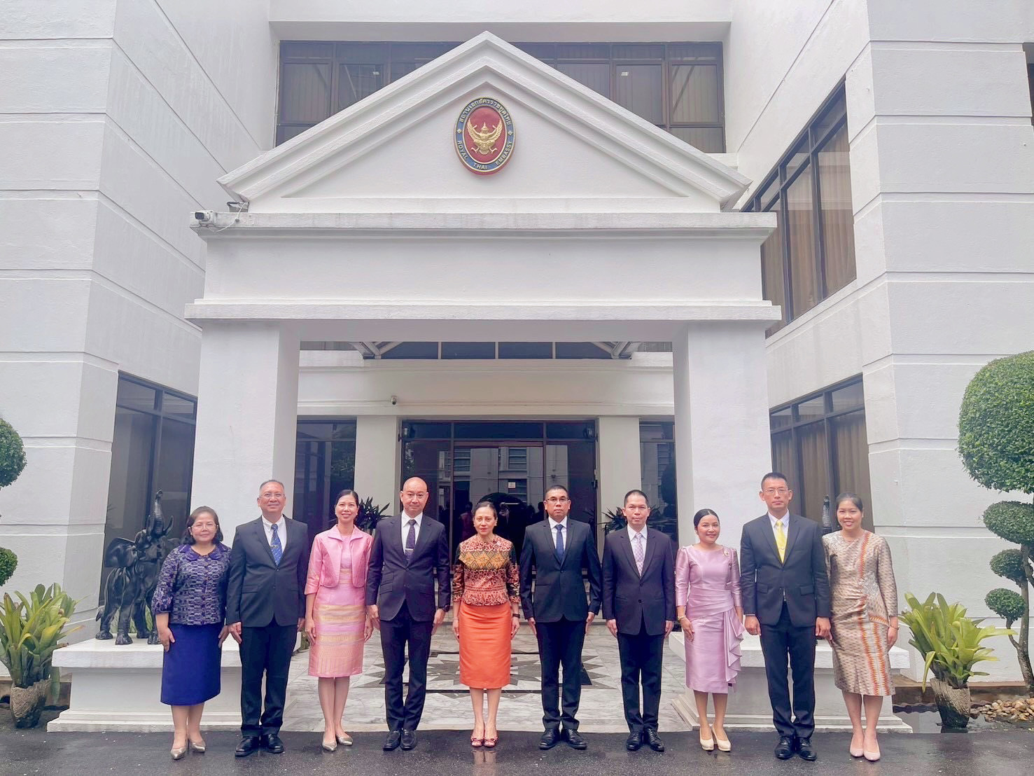 Ambassador received a farewell by the Air Attaché and the Assistant ...