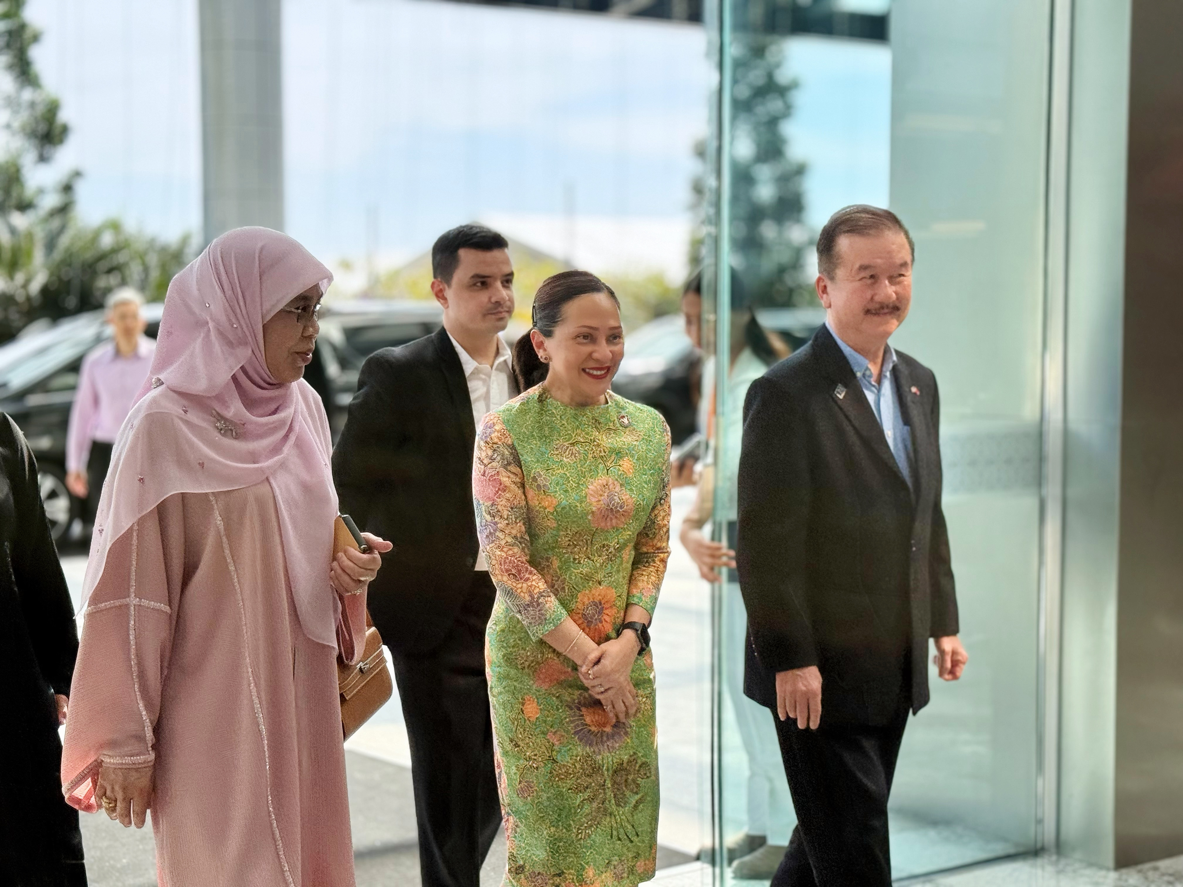 Ambassador Visited Thai Exhibitors’ Booths at the Mini Thailand Week ...